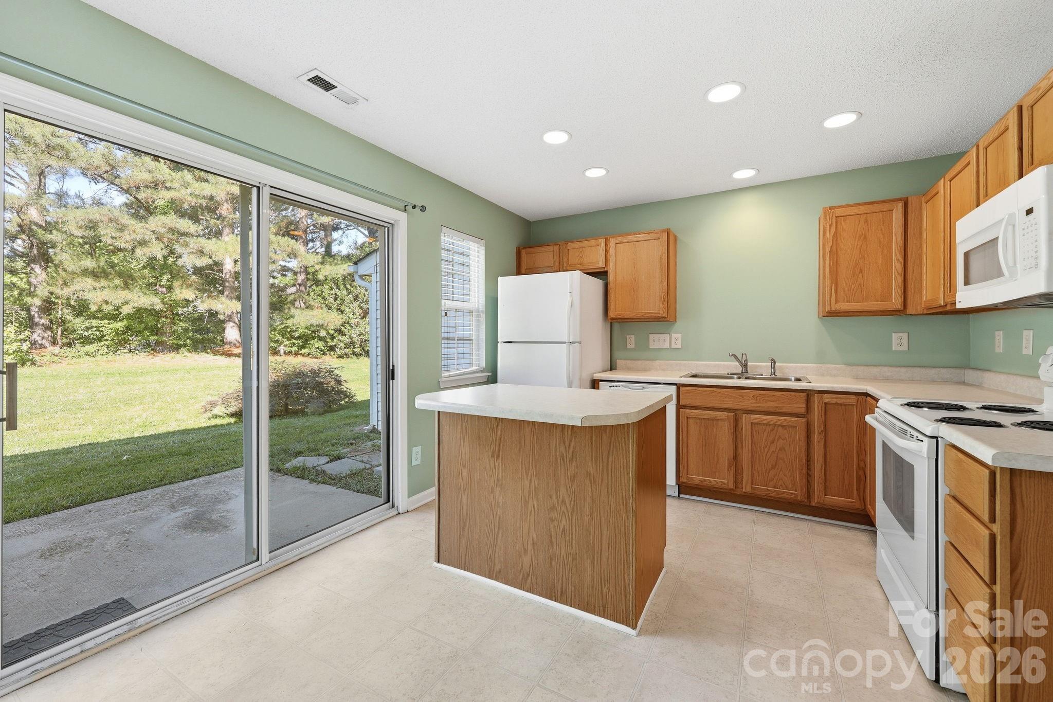 Photo 10 of 12368 Hennigan Place Lane, Charlotte, NC