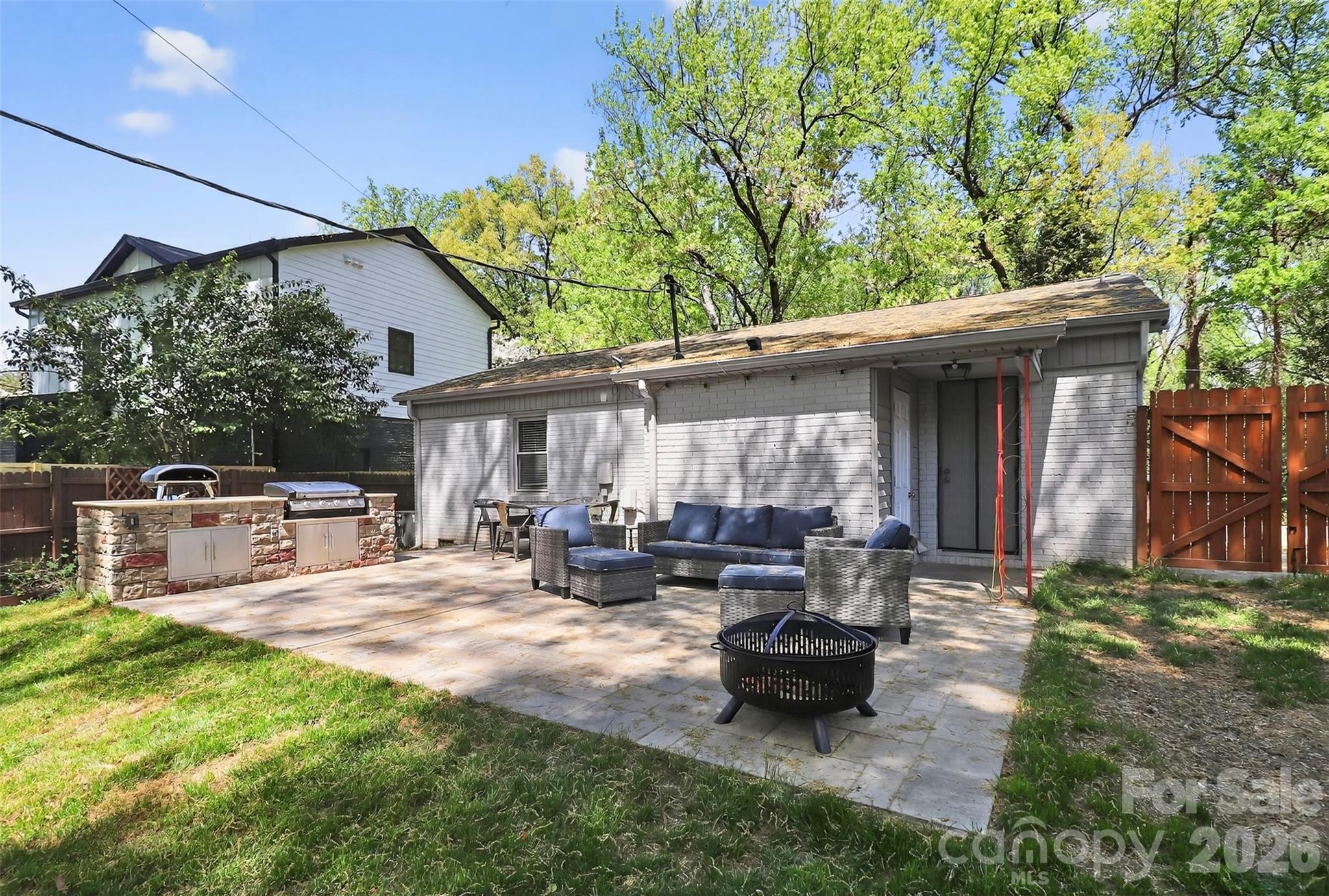 Photo 4 of 831 Spruce Street, Charlotte, NC
