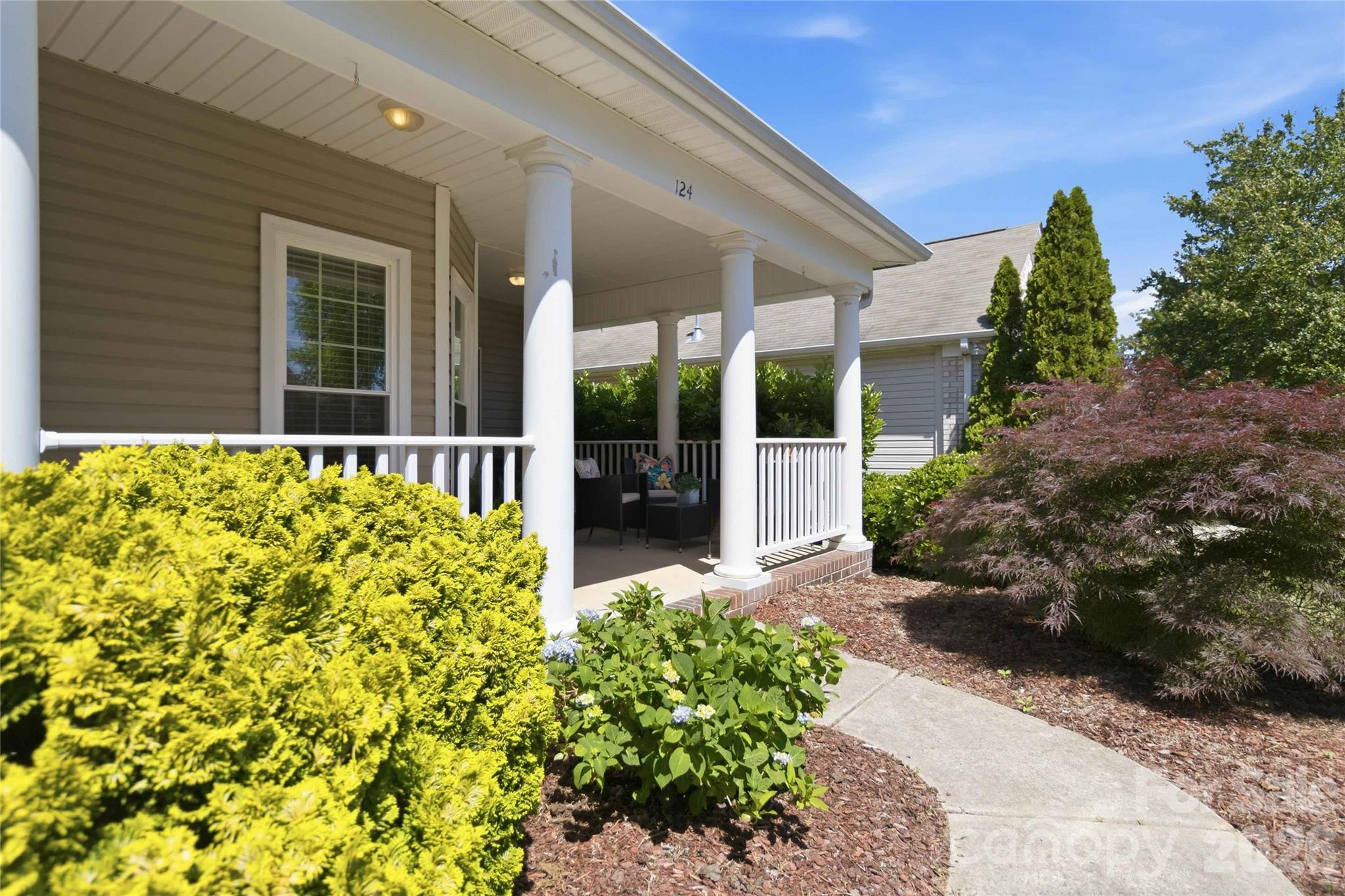 Photo 3 of 124 Elizabeth Hearth Road, Mooresville, NC