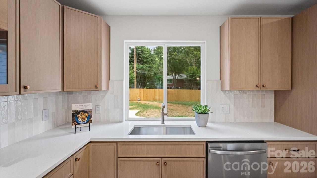 Photo 16 of 409 Scaleybark Road, Charlotte, NC