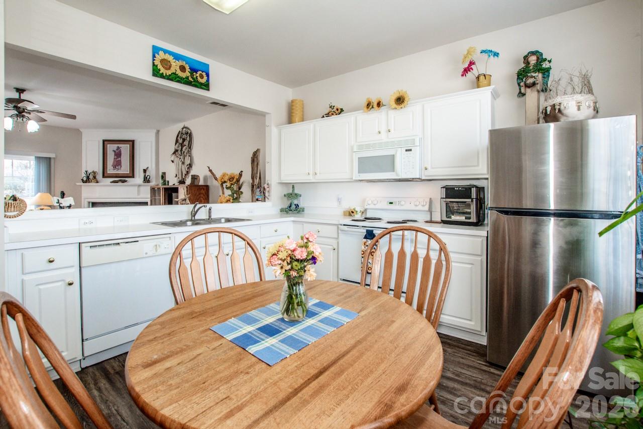 Photo 3 of 3233 Mannington Drive, Charlotte, NC