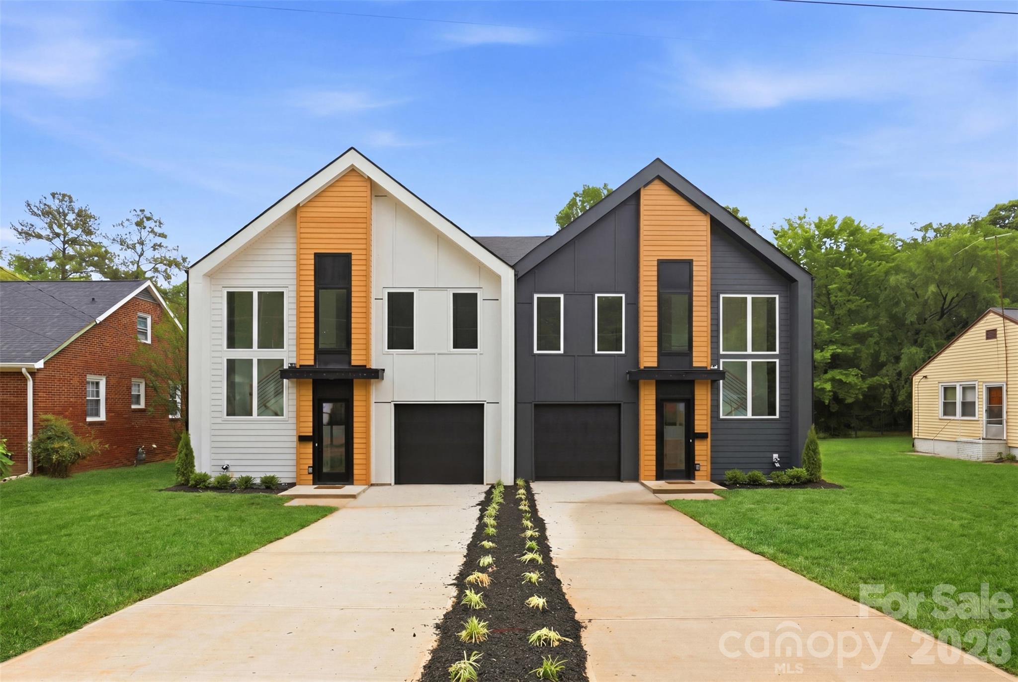 Home for sale at 2818 Dogwood Avenue, Charlotte, NC — photo 1 of 43