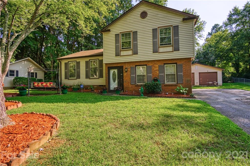 Photo 2 of 6222 Bonnybrook Lane, Charlotte, NC