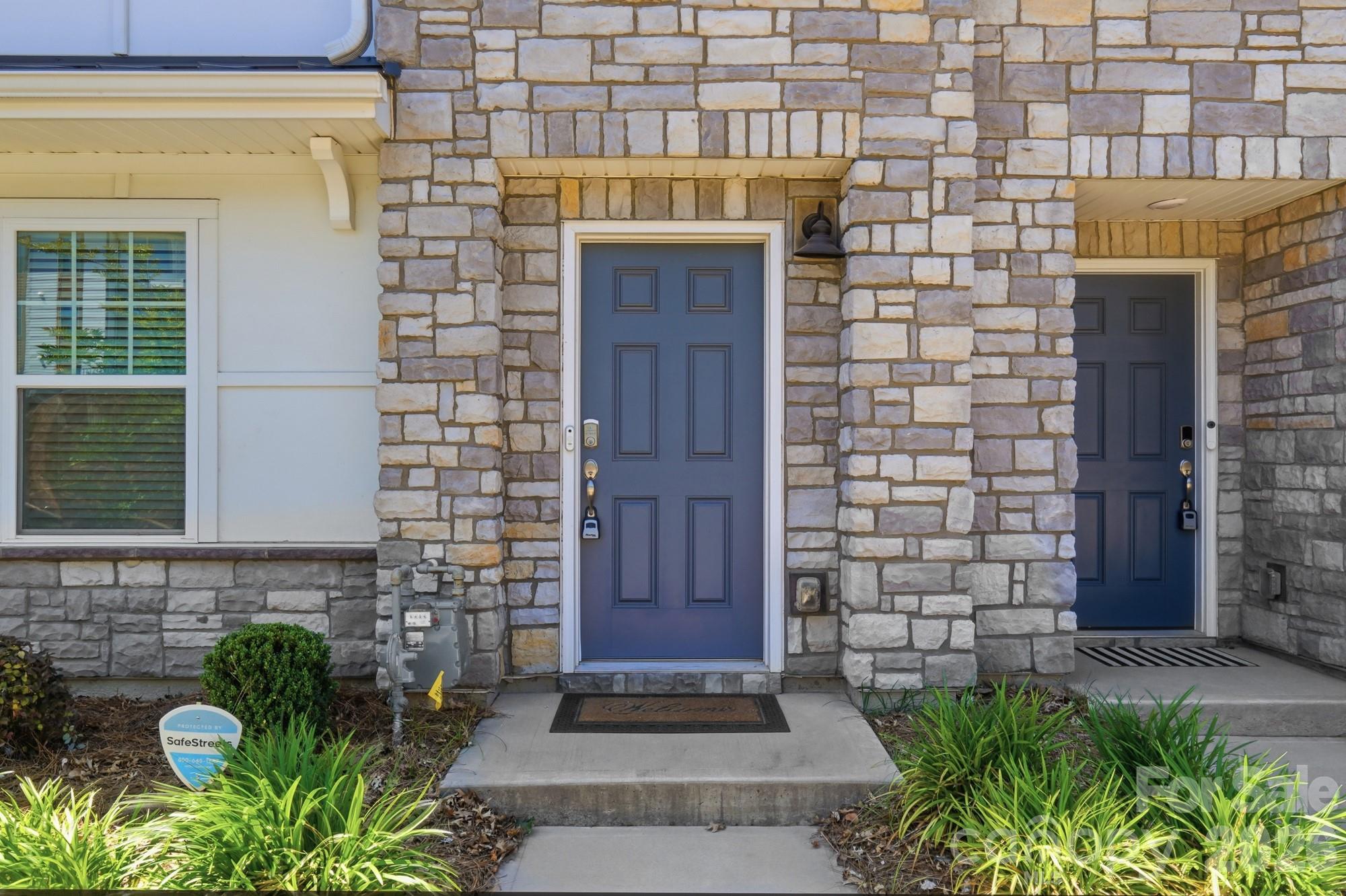 3742 Memorial Parkway, Charlotte, NC - photo 2 of 27