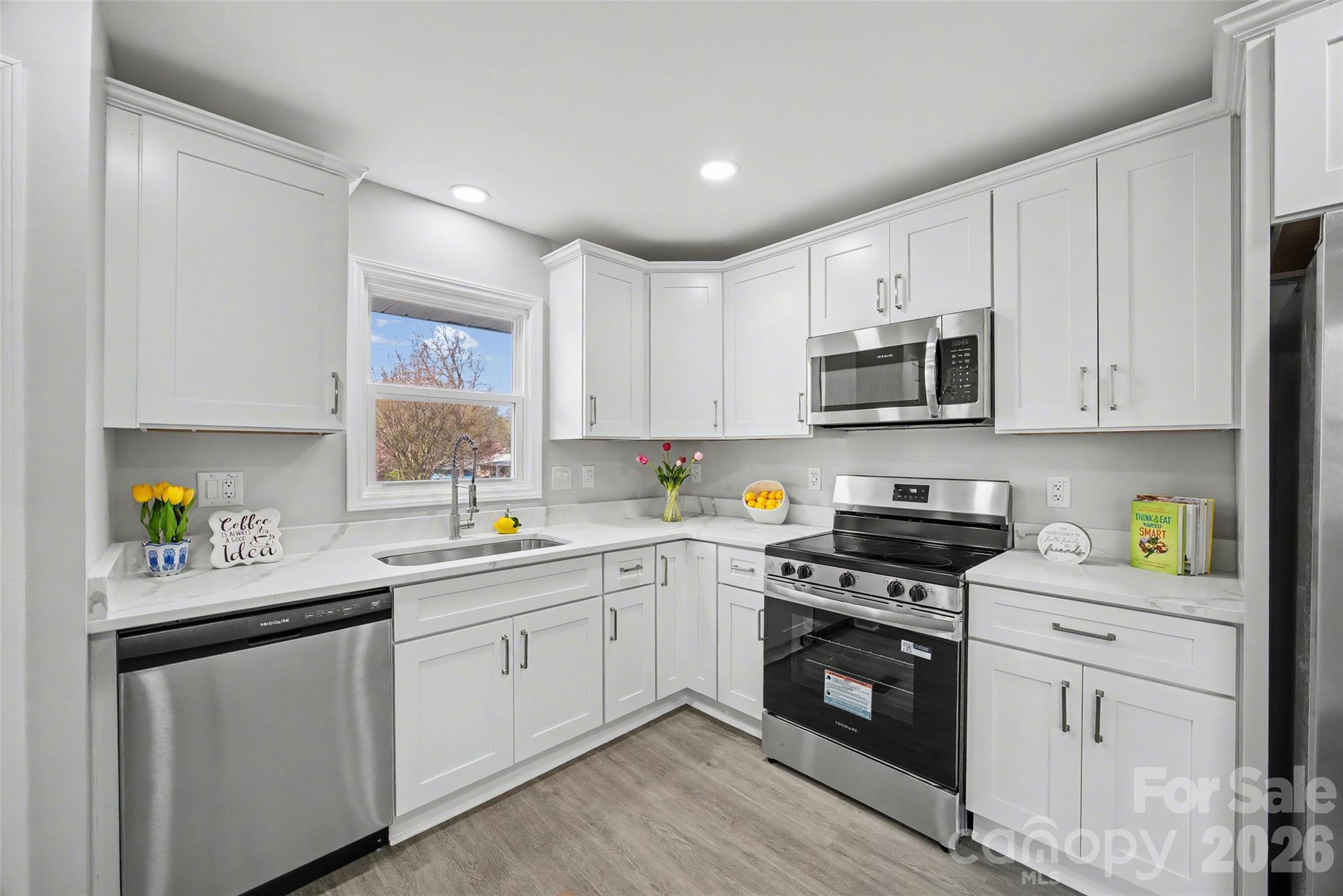 553 Derrydowne Drive, Charlotte, NC - photo 10 of 20