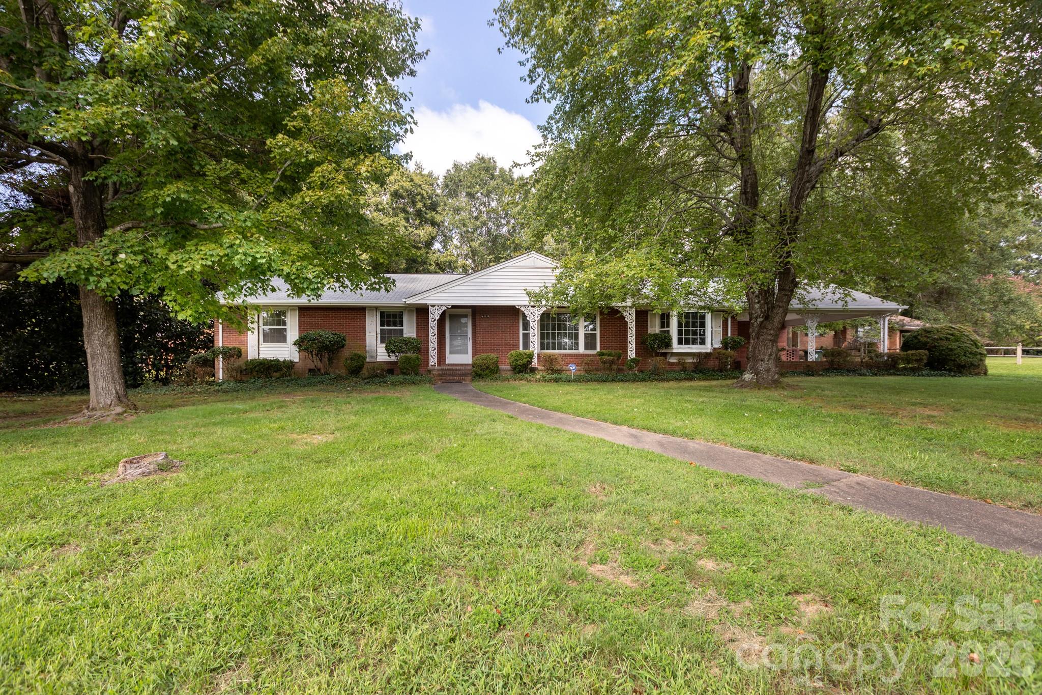 Photo 3 of 208 Victoria Circle, Kings Mountain, NC