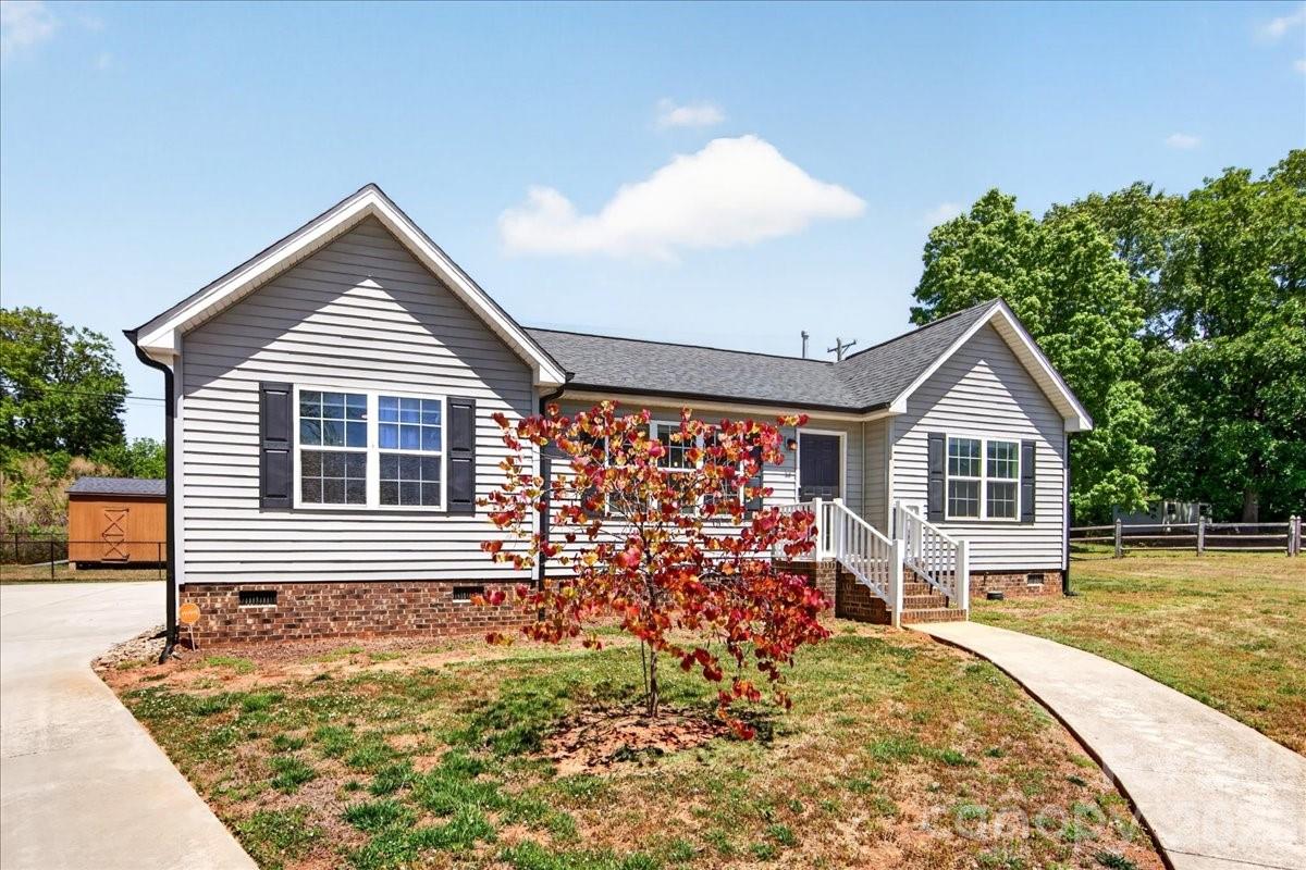 Photo 4 of 1511 Abbey Court, Belmont, NC