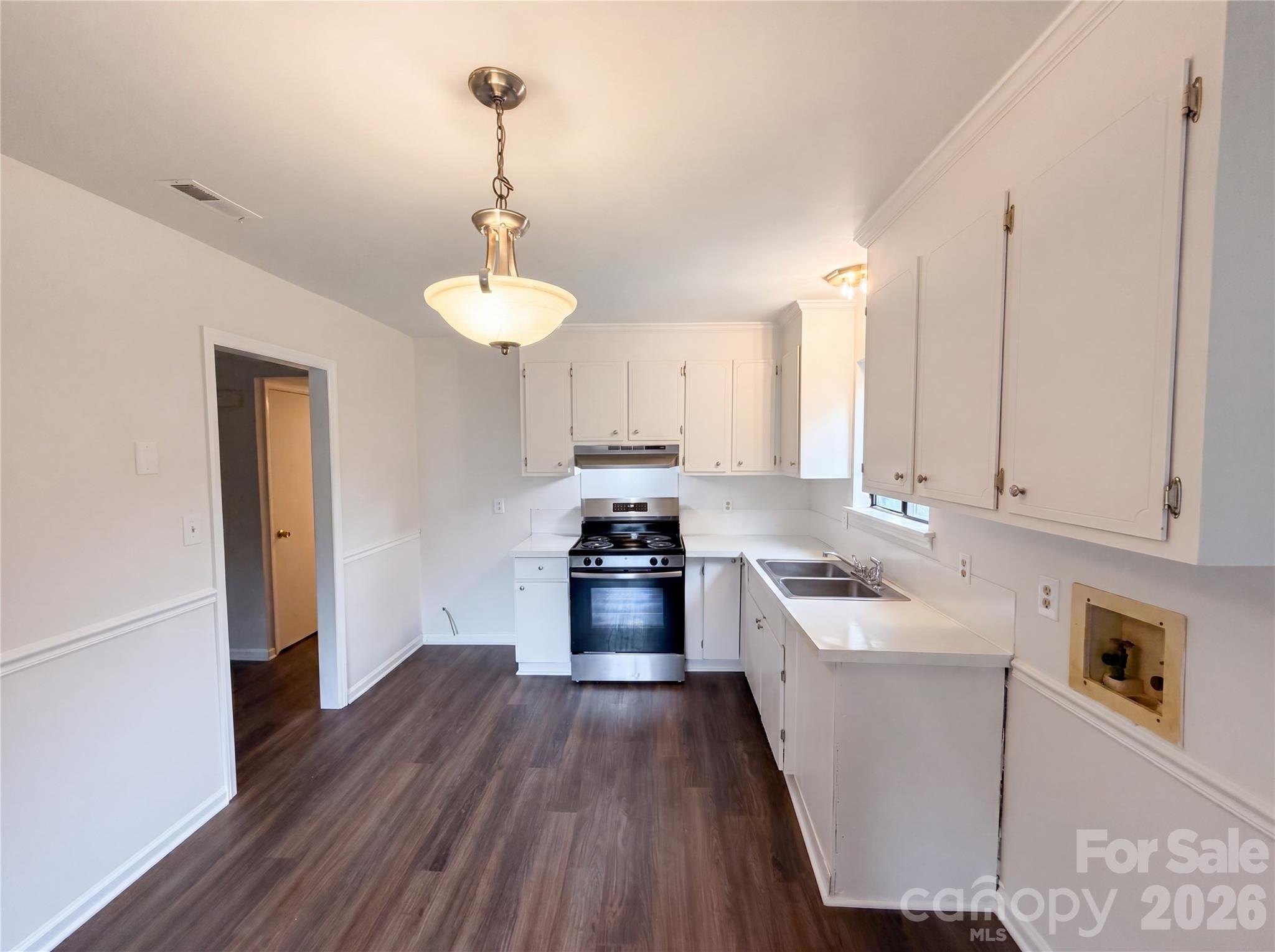 Photo 3 of 10015 Garth Wood Road, Charlotte, NC