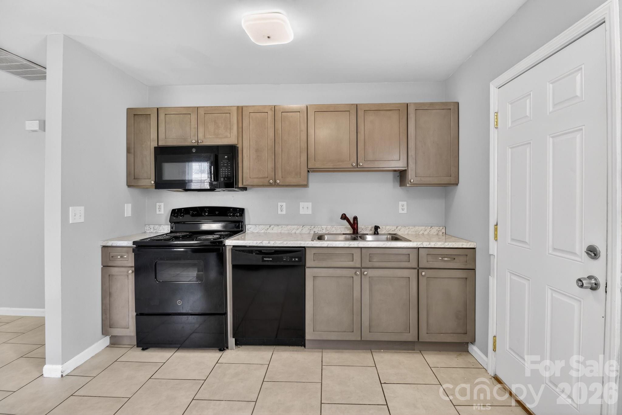 3335 Avalon Avenue, Charlotte, NC - photo 13 of 32