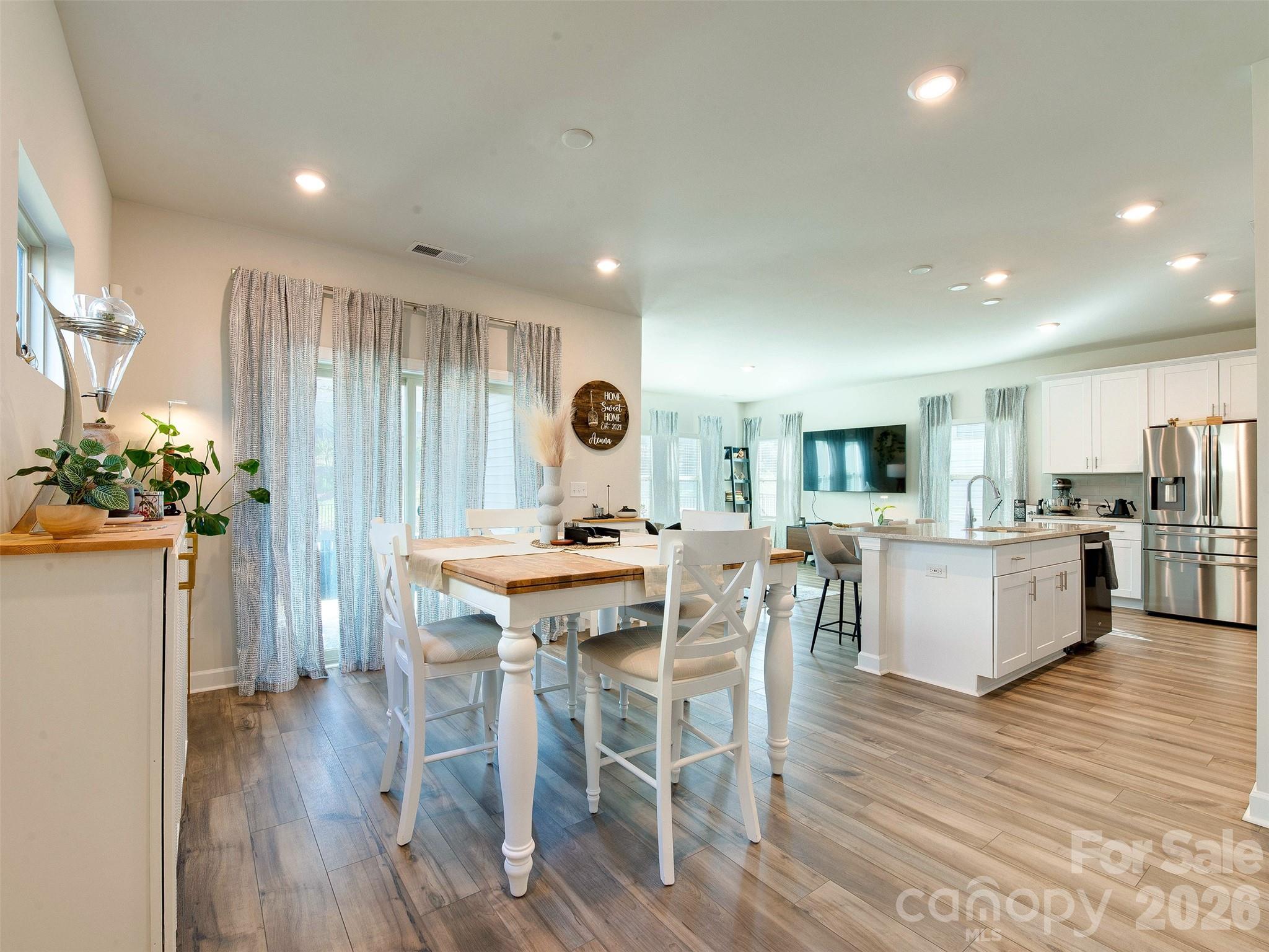 Photo 4 of 4009 Woodland View Drive, Charlotte, NC