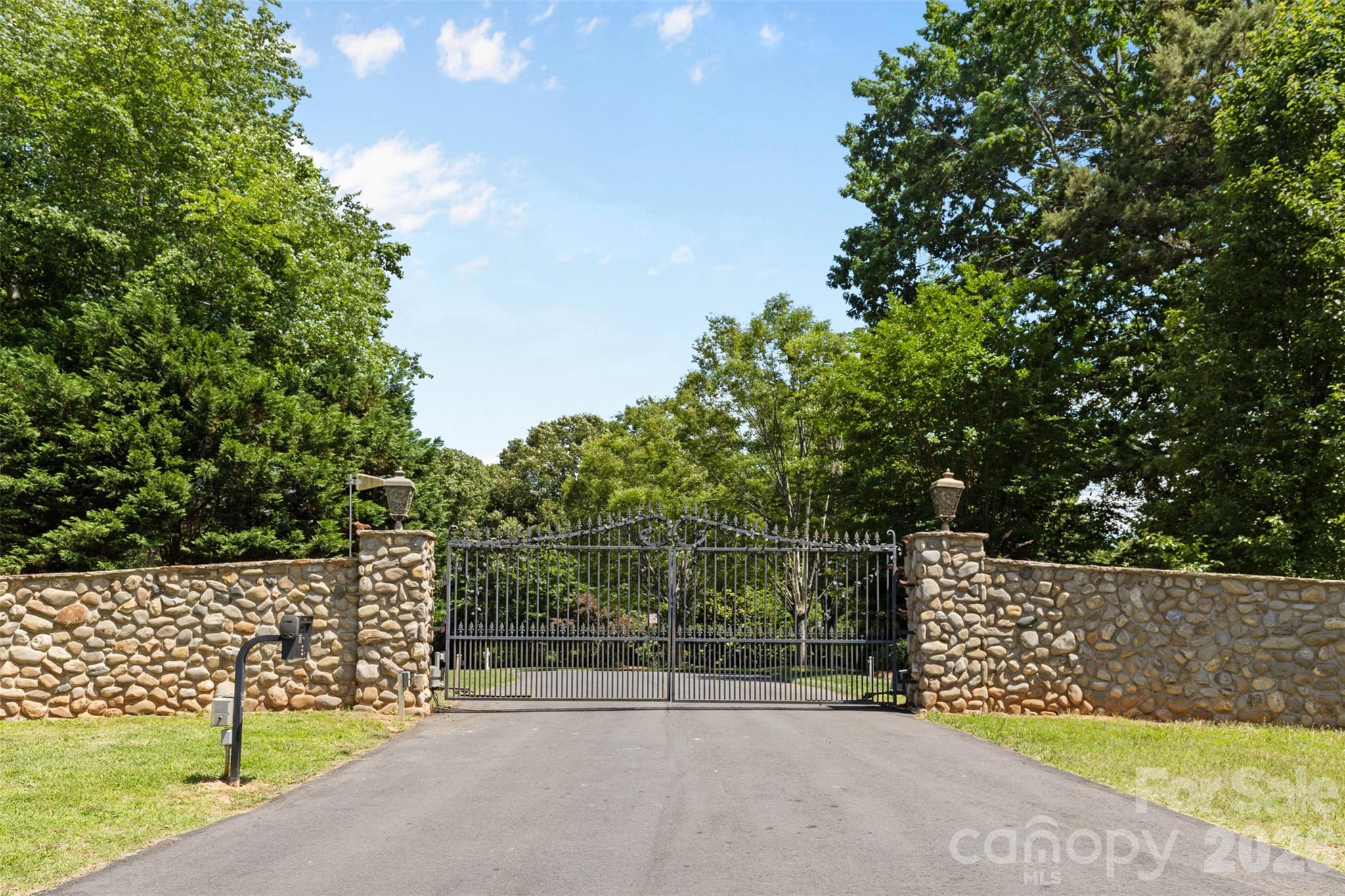 1405 Saratoga Woods Drive, Waxhaw, NC - photo 3 of 44
