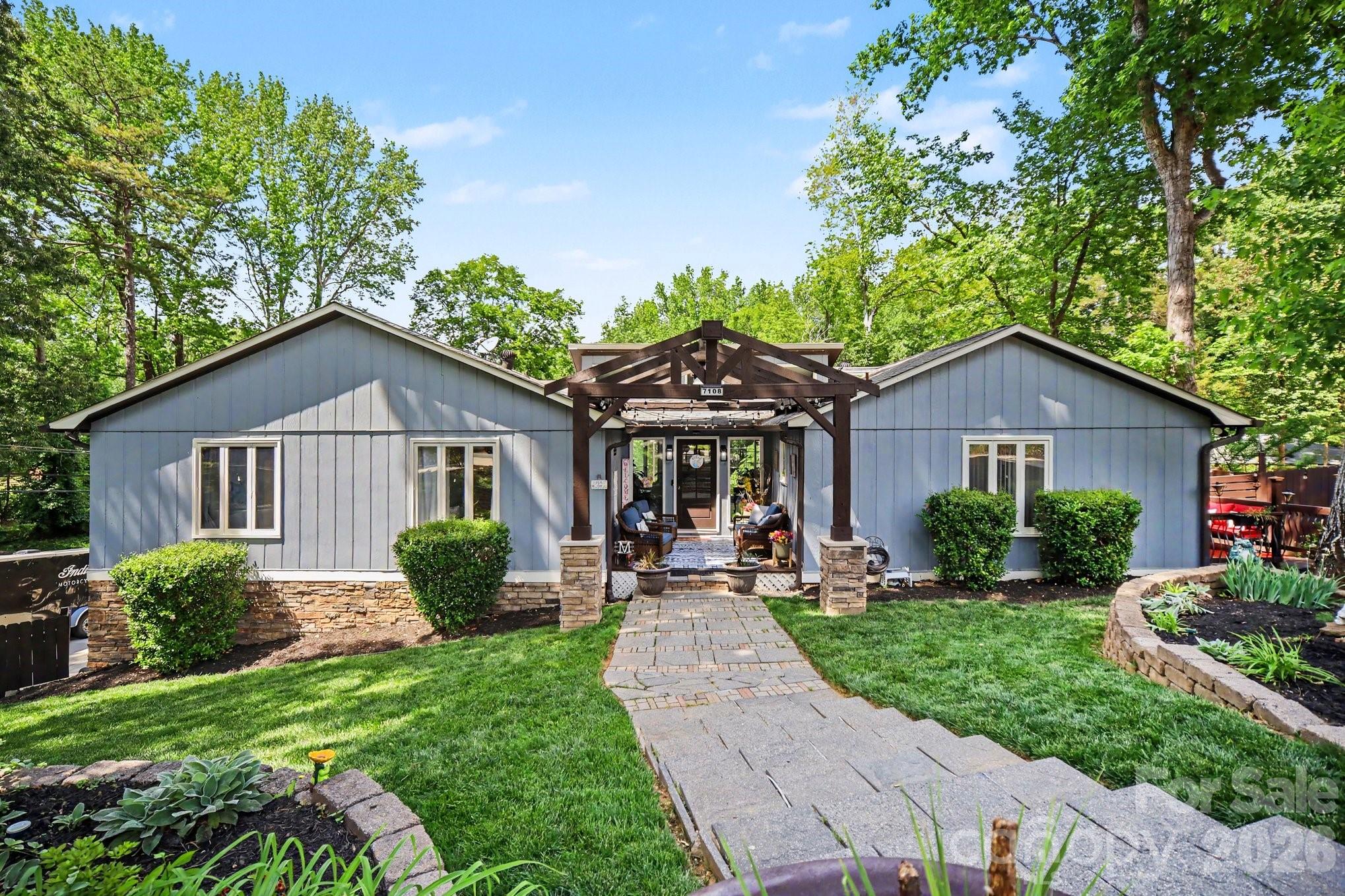 Photo 3 of 7108 Hollyhouse Drive, Charlotte, NC
