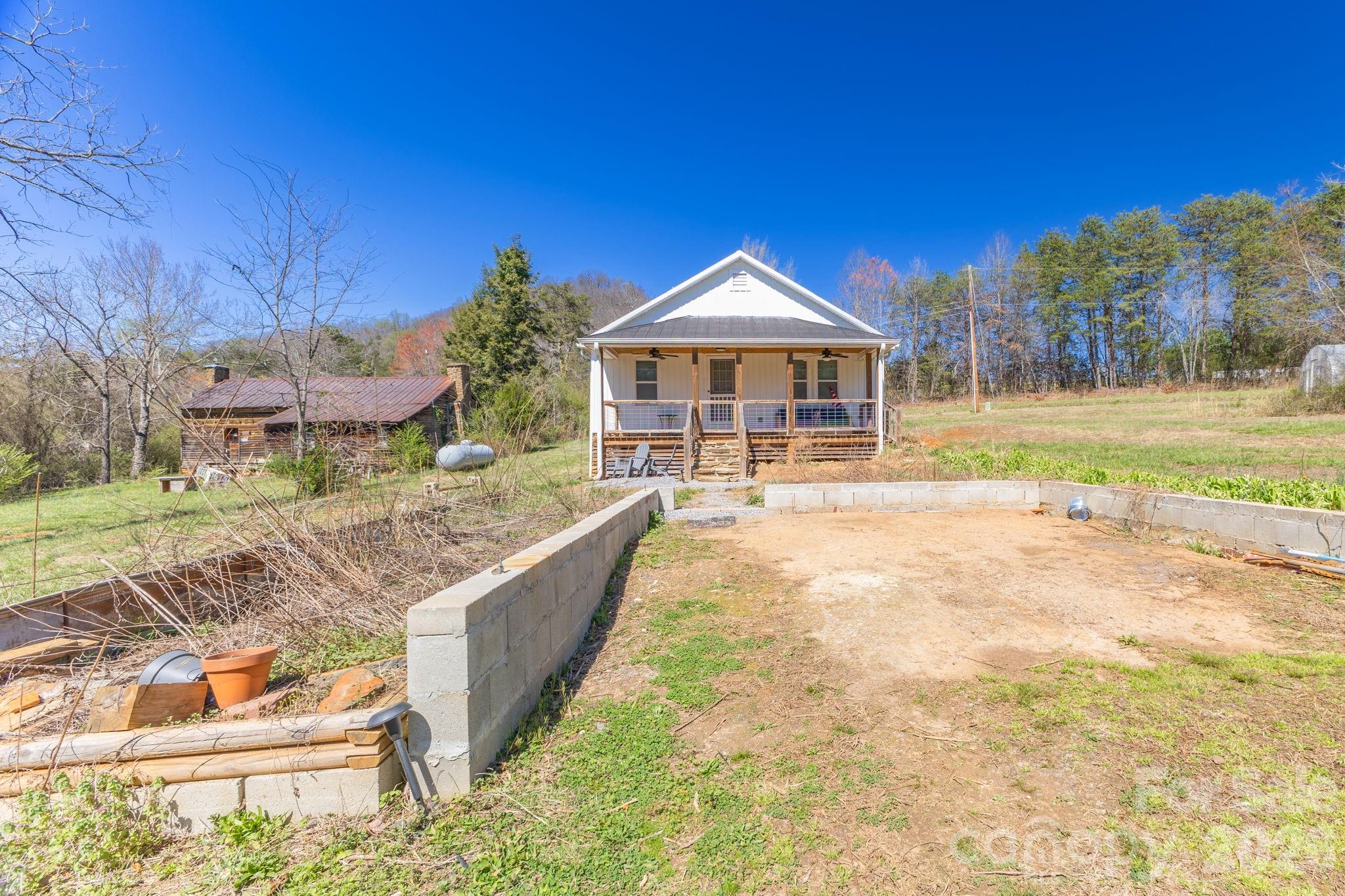 98 Poplar Springs Road, Hiddenite, NC - photo 2 of 38
