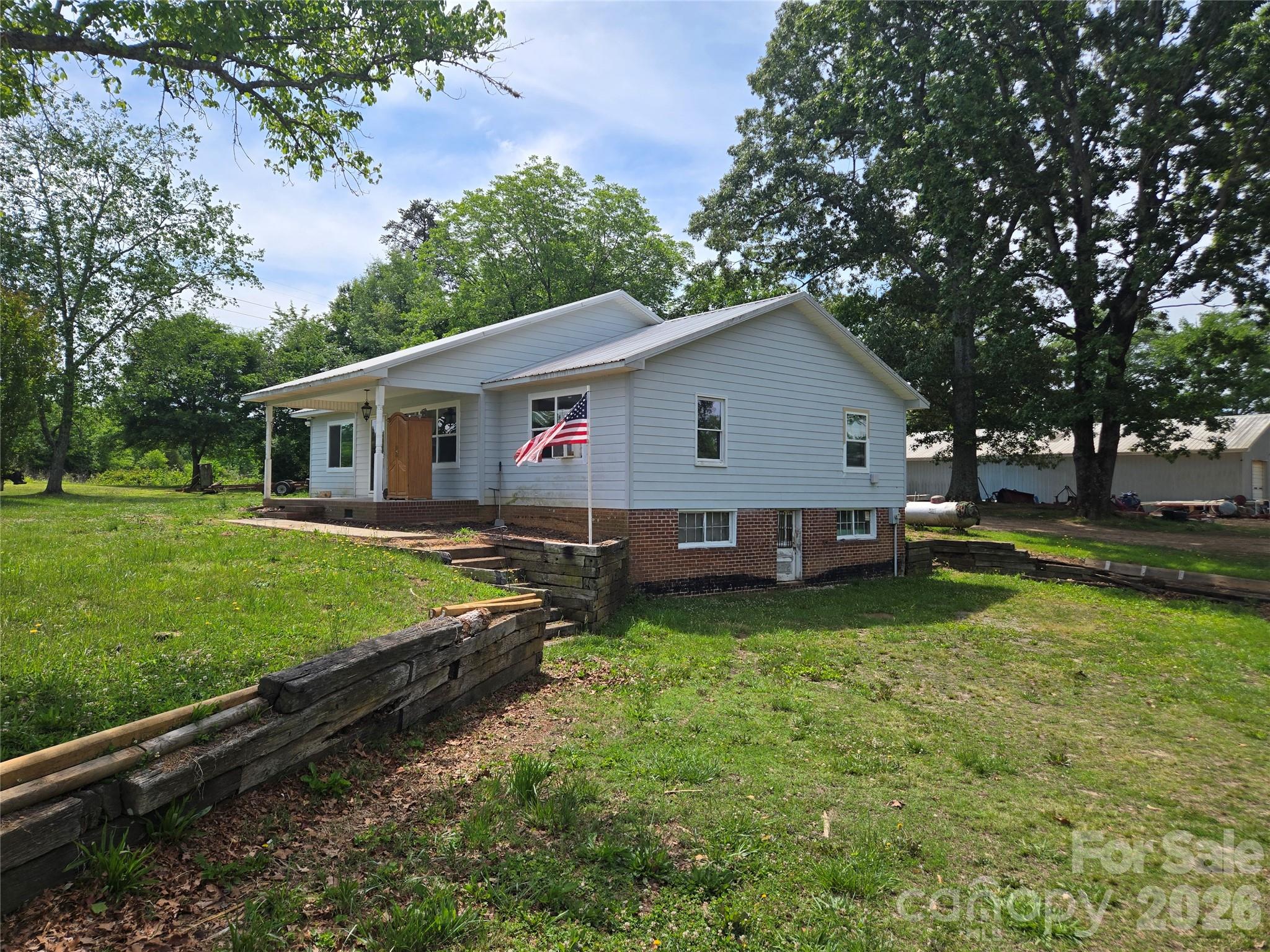 1127 N Mountain Street, Blacksburg, SC - photo 2 of 26