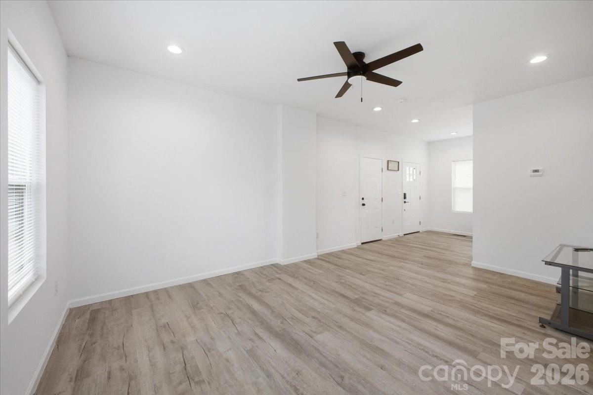 Photo 4 of 1413 Hateras Avenue, Charlotte, NC