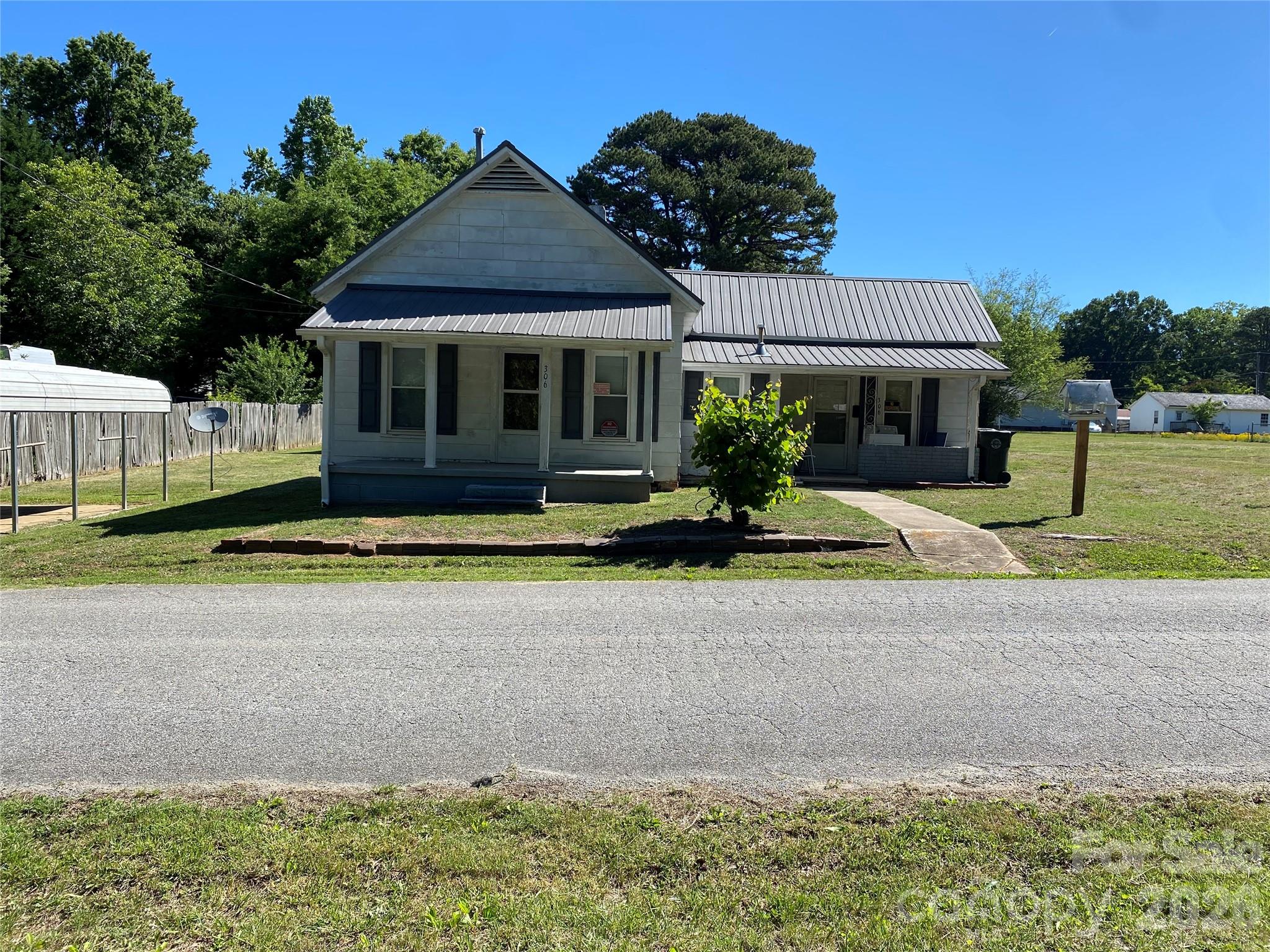 306 Howell Street, Cherryville, NC - photo 1 of 7