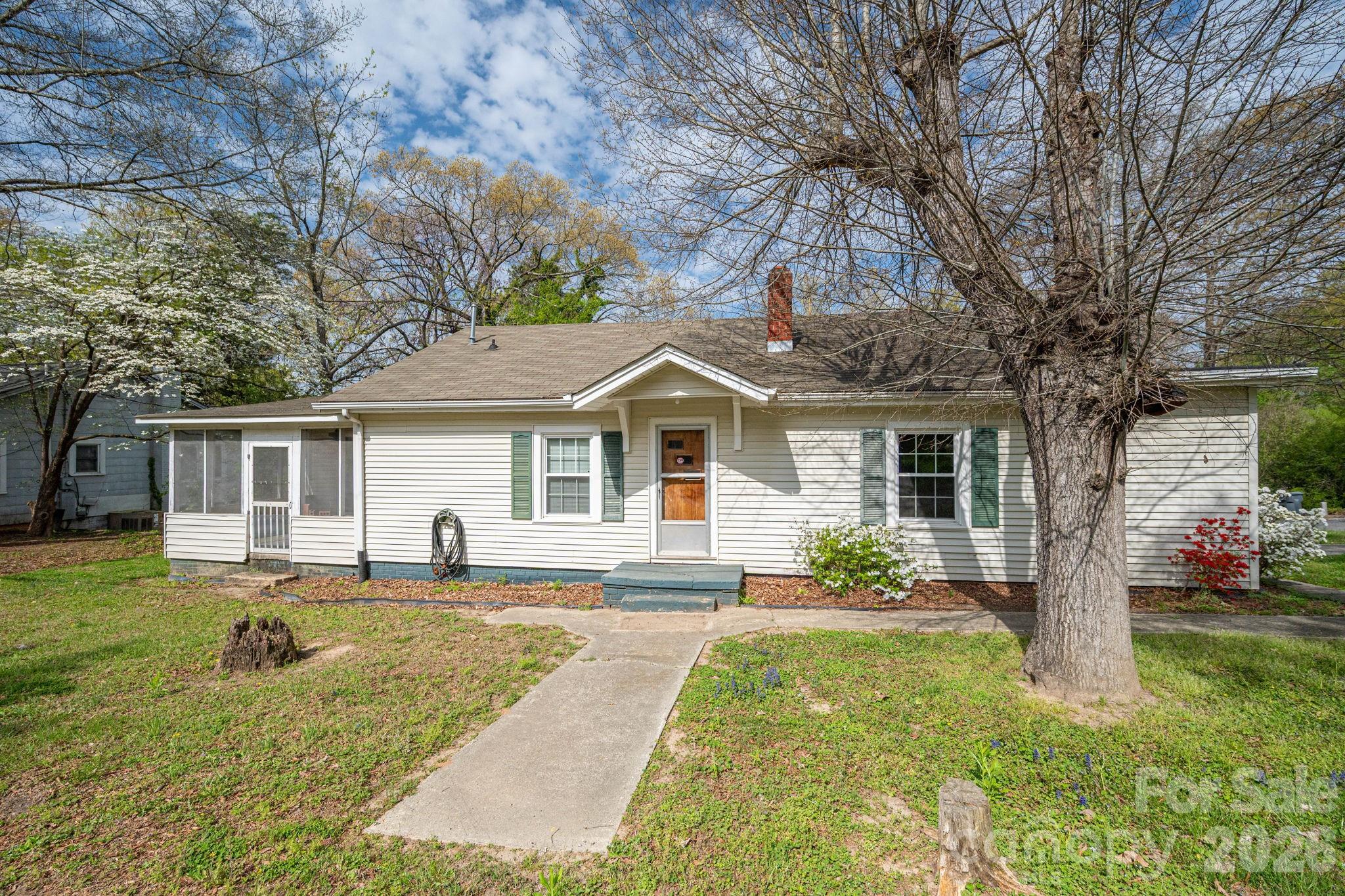 111 E Carlton Street, Dallas, NC