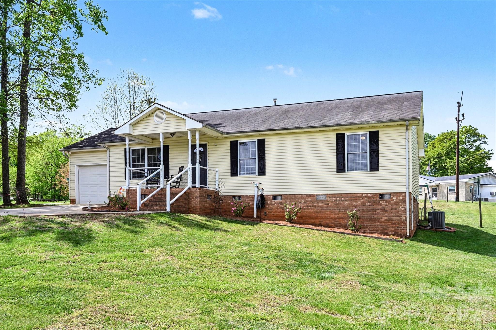 353 Woodlawn Avenue, Mount Holly, NC - photo 4 of 29