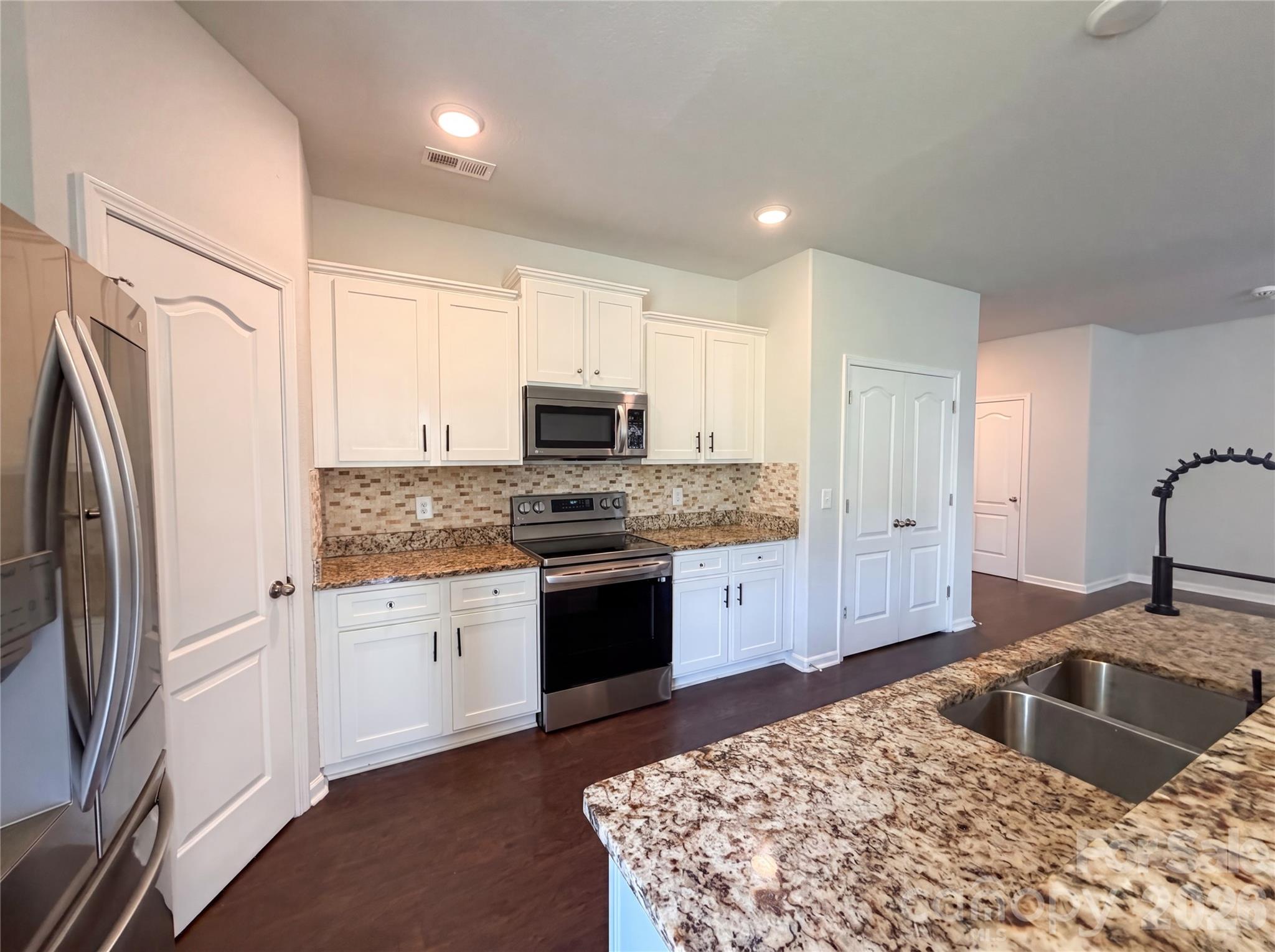 Photo 7 of 4034 Rosfield Drive, Charlotte, NC