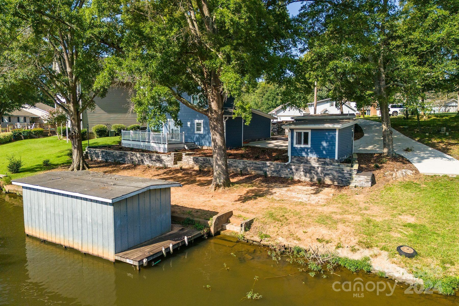 Property wrapper | Lake Tillery Waterfront Properties : Lynn Norman ...