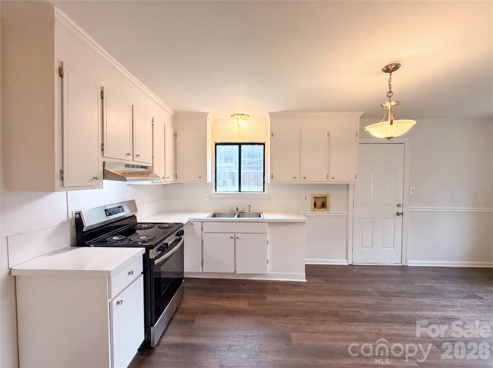 Photo 4 of 10015 Garth Wood Road, Charlotte, NC