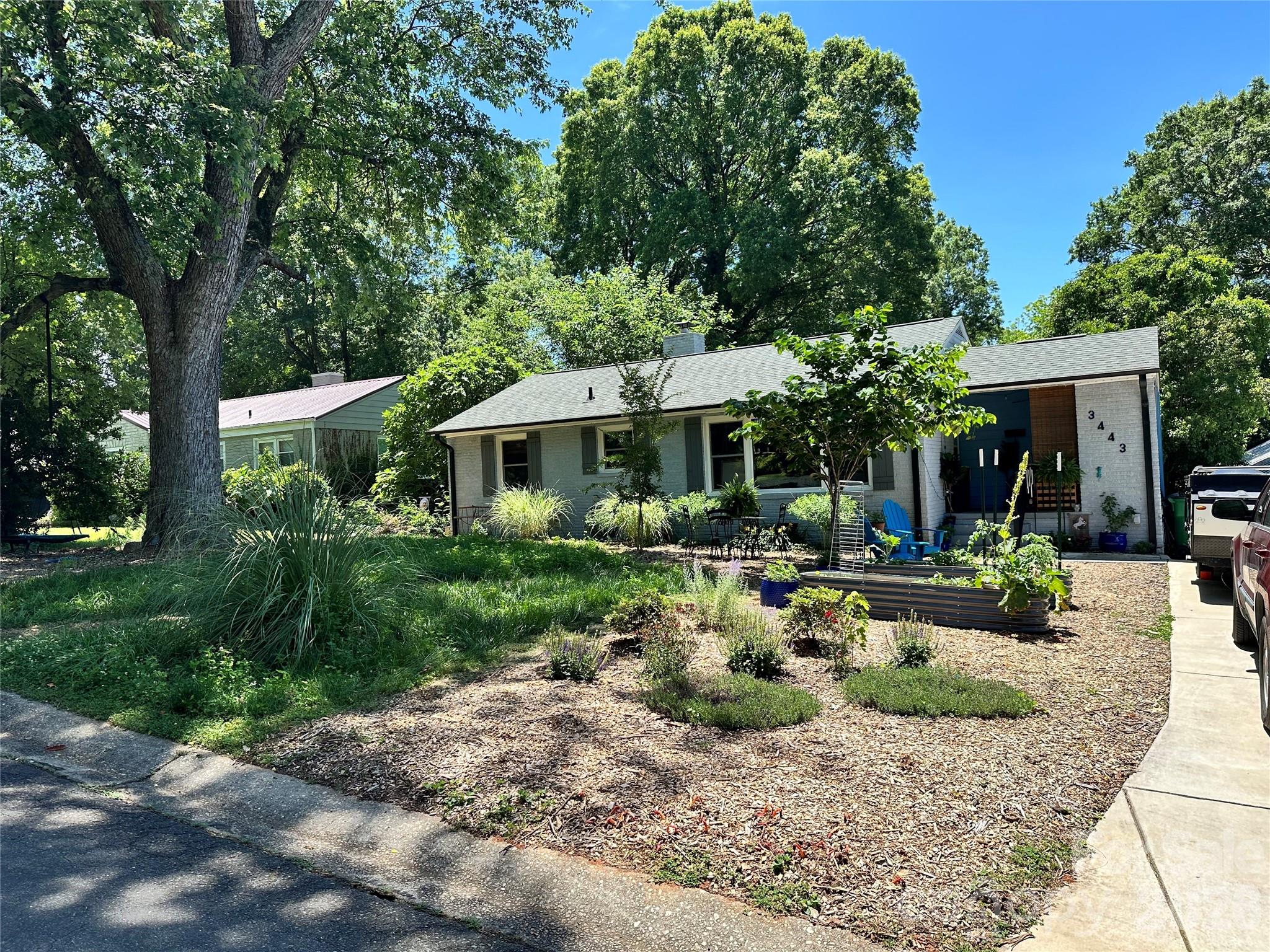 Home for sale at 3443 Airlie Street, Charlotte, NC — photo 1 of 21