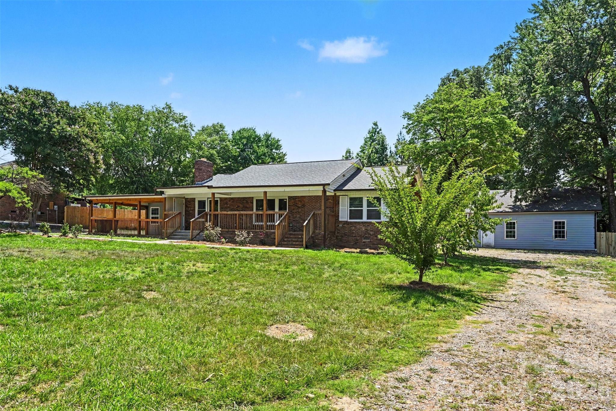 Photo 3 of 9902 Forest Drive, Charlotte, NC