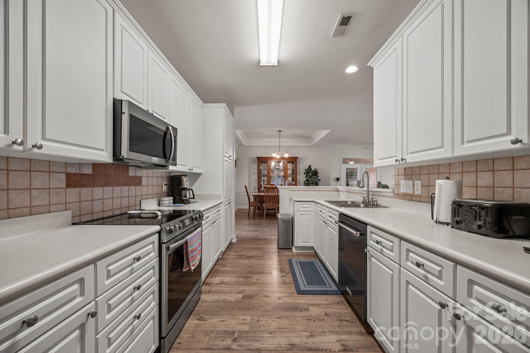 13323 Mint Lake Drive, Matthews, NC - photo 7 of 25