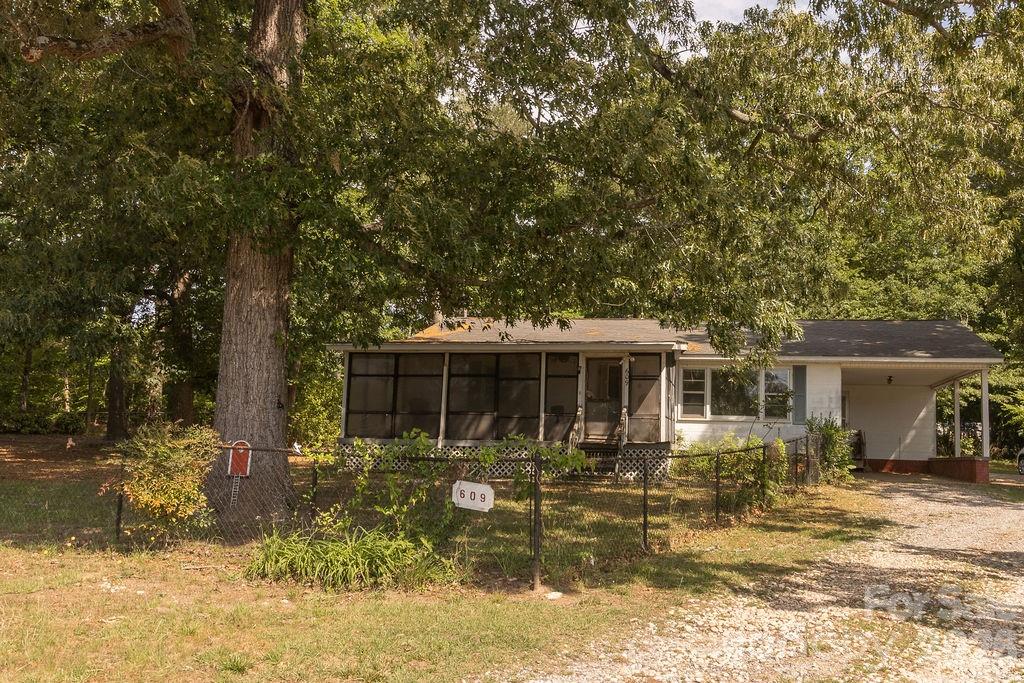 609 Wilcox Avenue, Gaffney, SC - photo 2 of 24