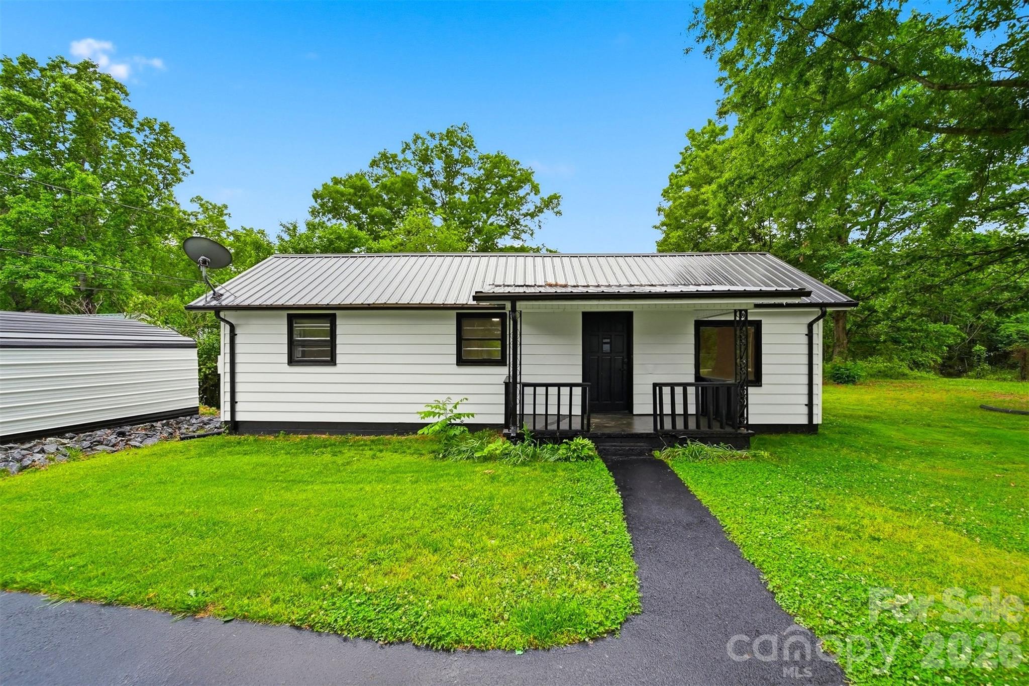 201 Cape Hickory Road, Hickory, NC