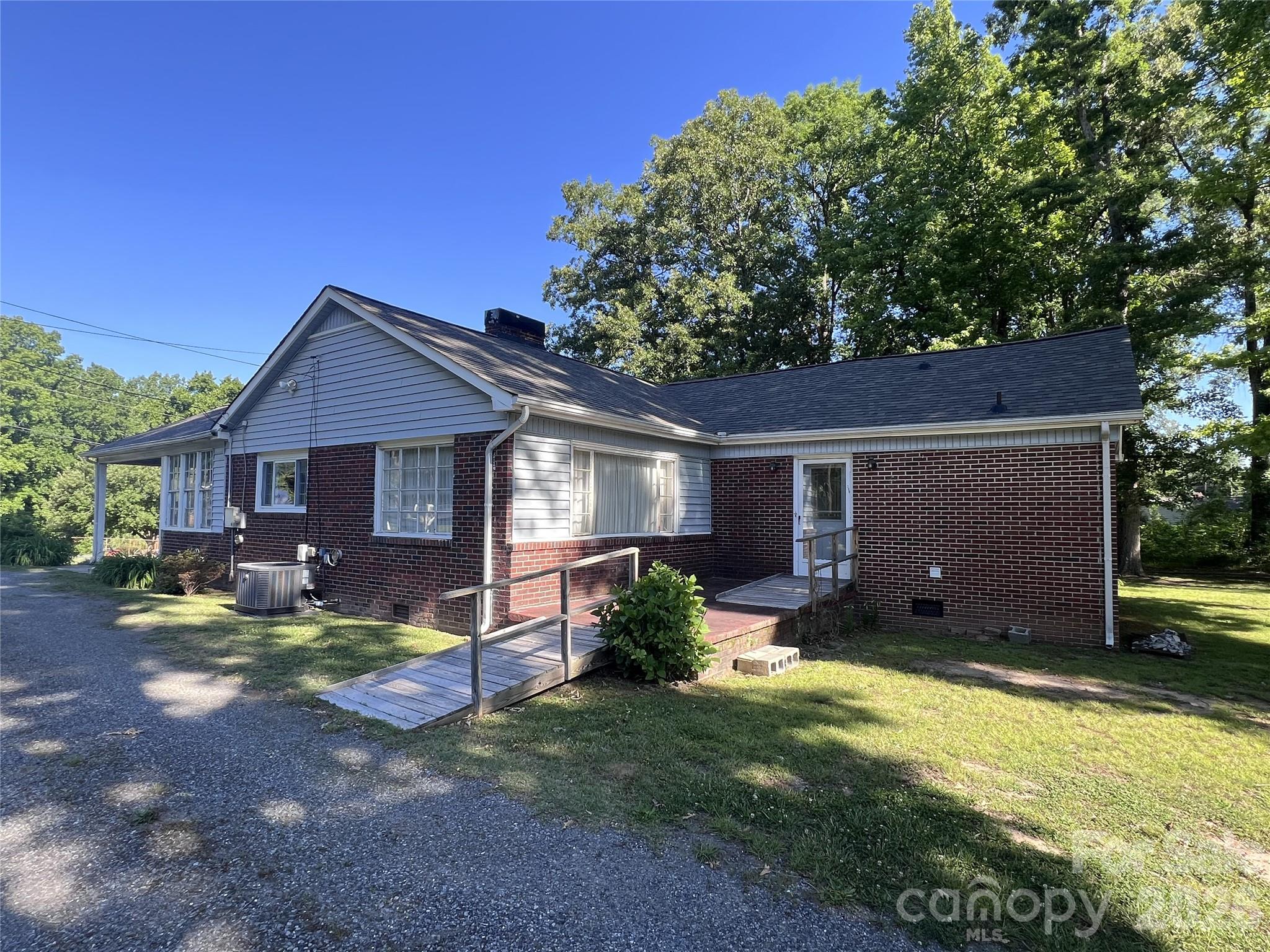 209 S Roxford Road, Kings Mountain, NC - photo 3 of 39