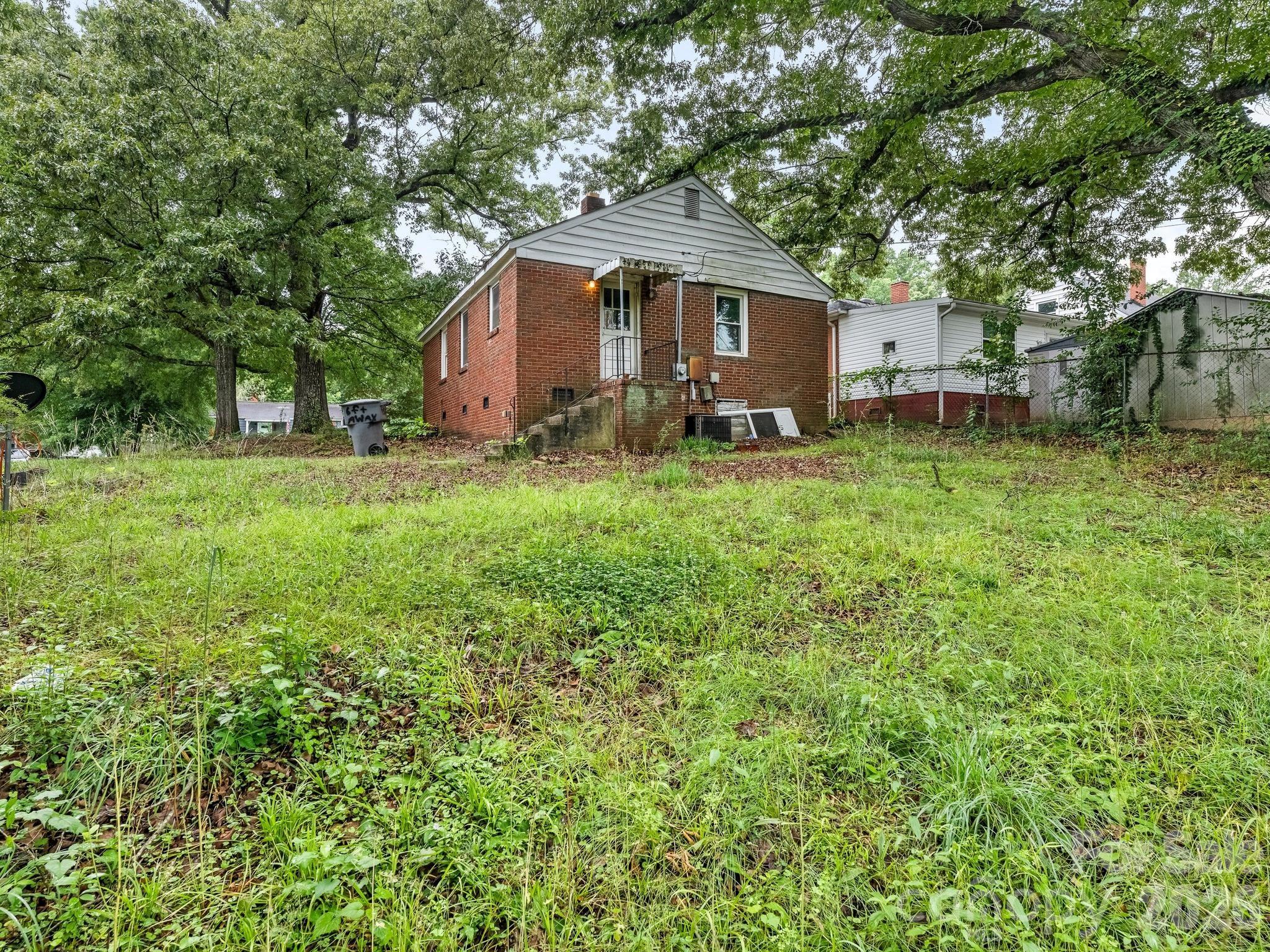 Photo 13 of 1525 Herrin Avenue, Charlotte, NC