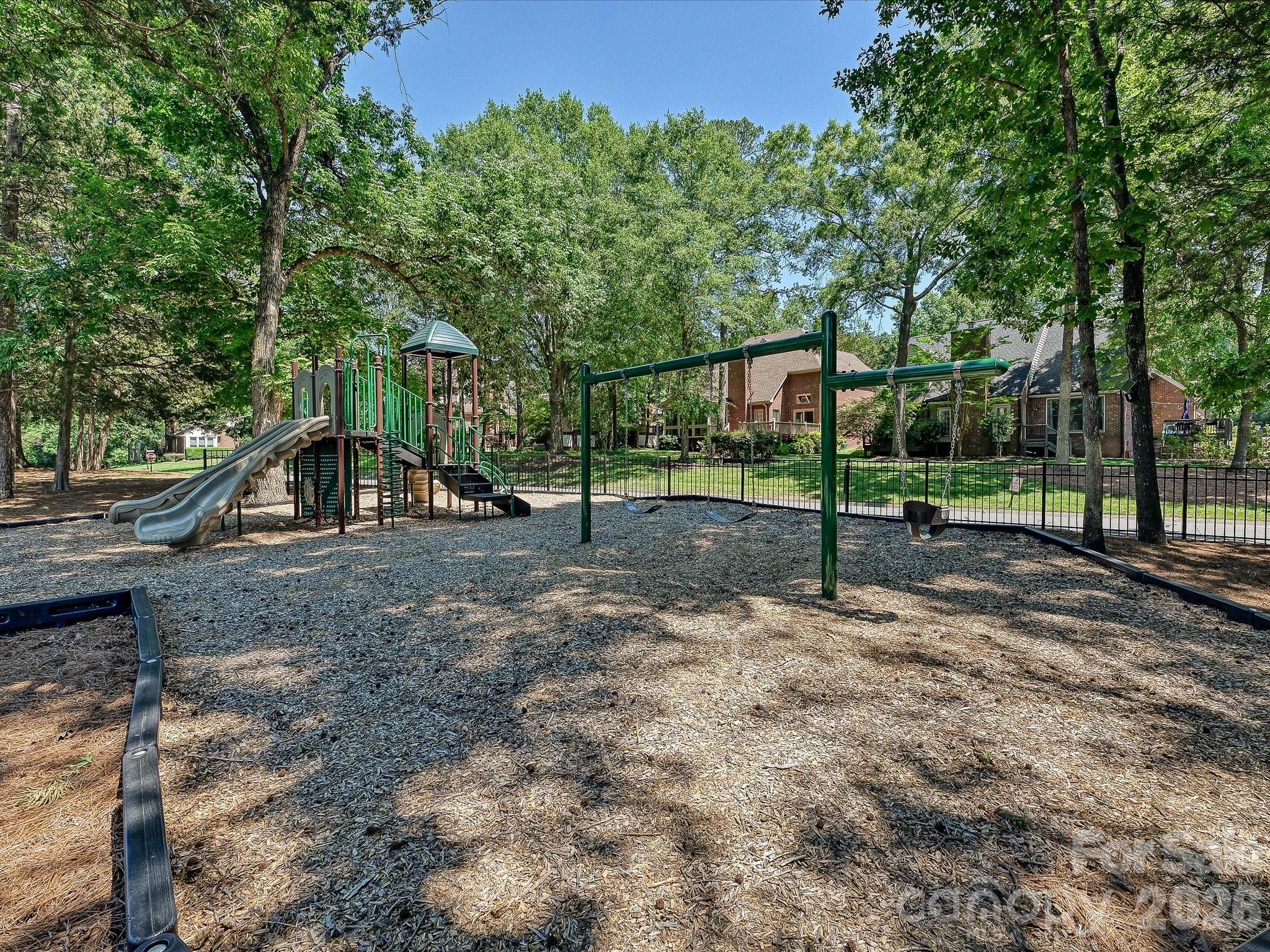 Photo 5 of 5203 Rustlewood Lane, Charlotte, NC