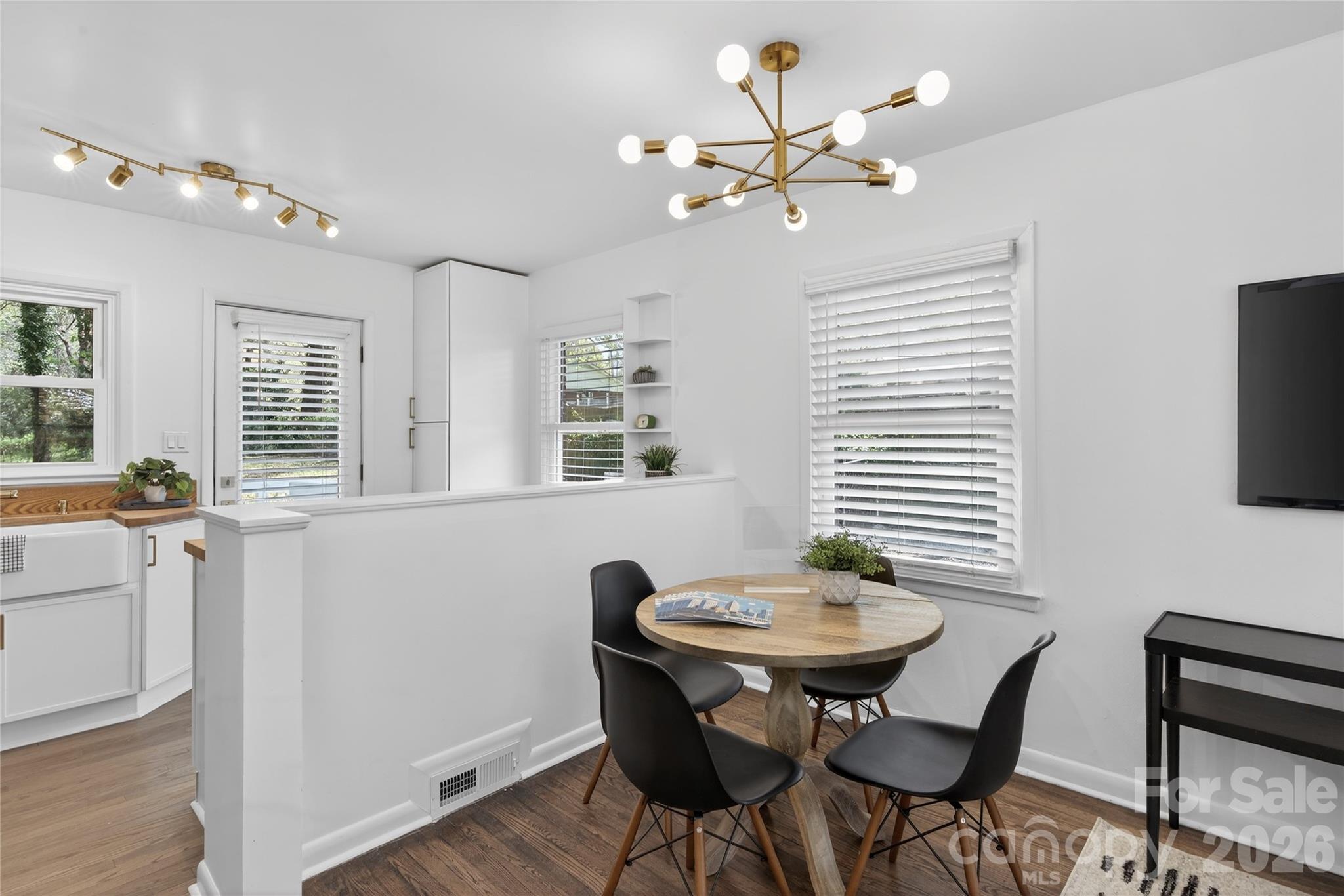 Photo 9 of 5412 Milhaven Lane, Charlotte, NC