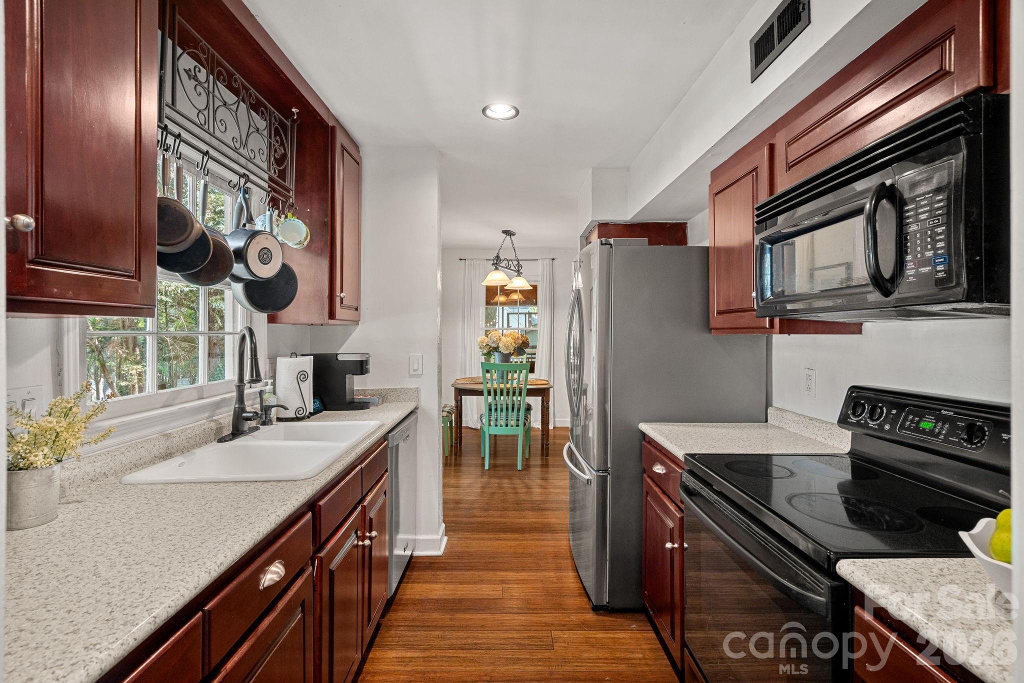 Photo 9 of 817 Bent Wood Court, Matthews, NC