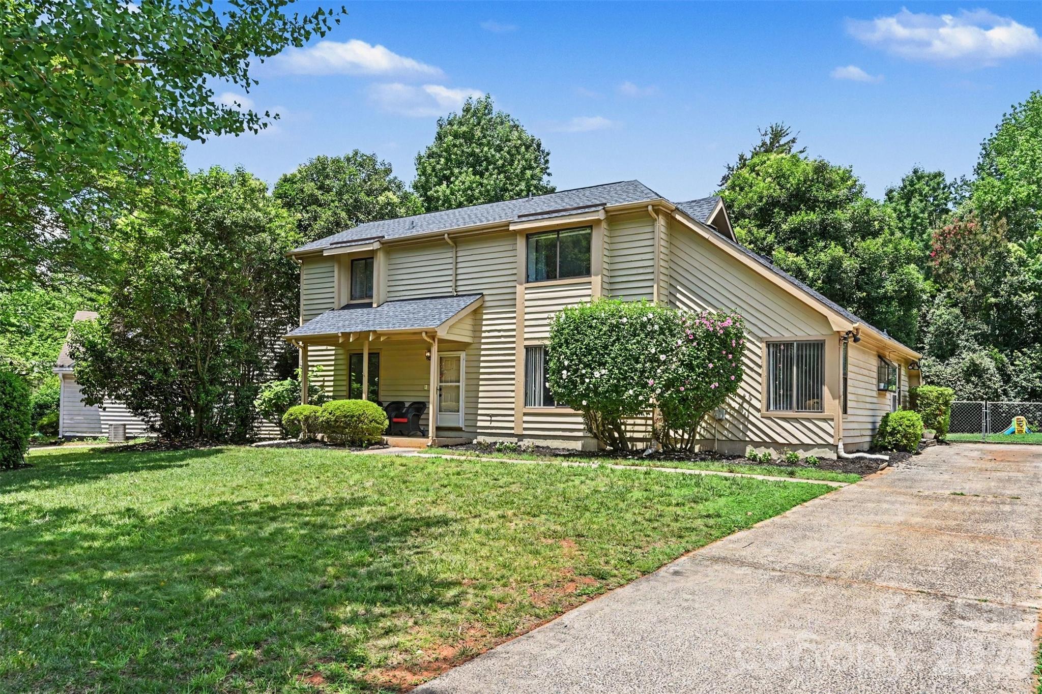Photo 3 of 611 Mattingwood Drive, Charlotte, NC