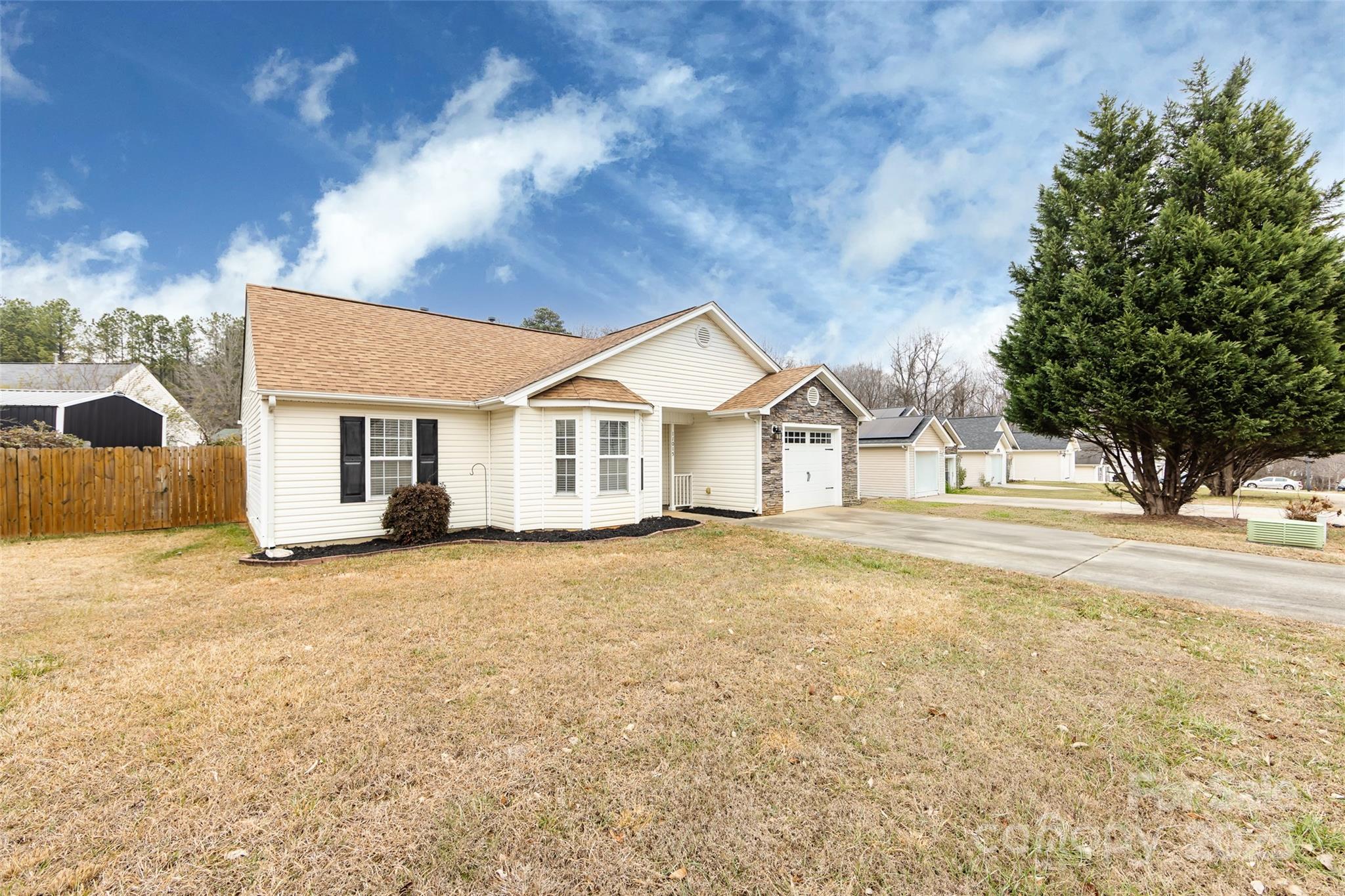 Photo 4 of 11015 Olde English Drive, Charlotte, NC