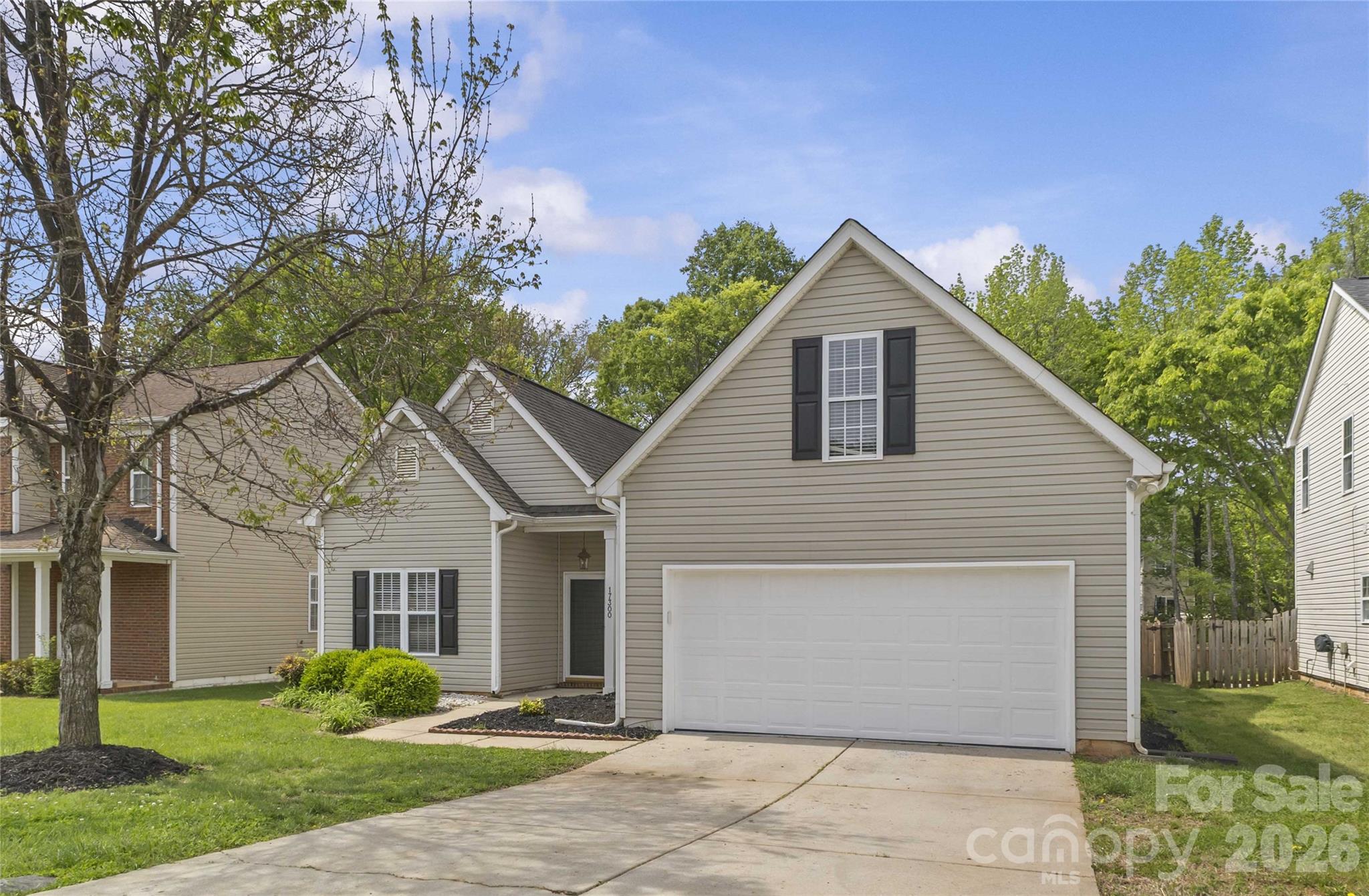 Photo 2 of 17300 Commons Crossing Drive, Charlotte, NC