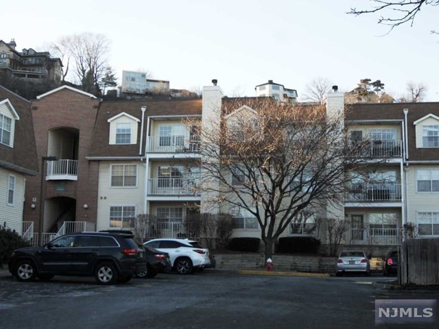 Edgewater, NJ active rentals