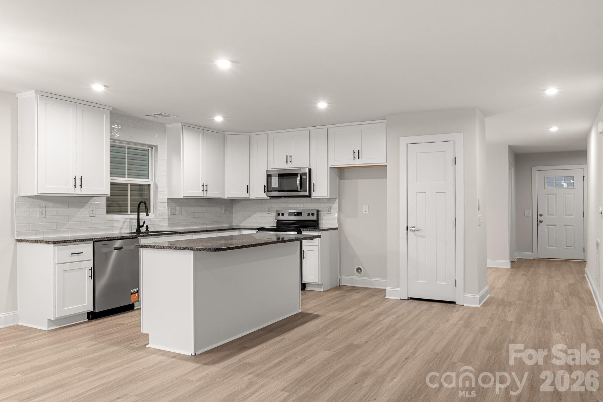 4238 Mackinnon Drive, Charlotte, NC - photo 15 of 38