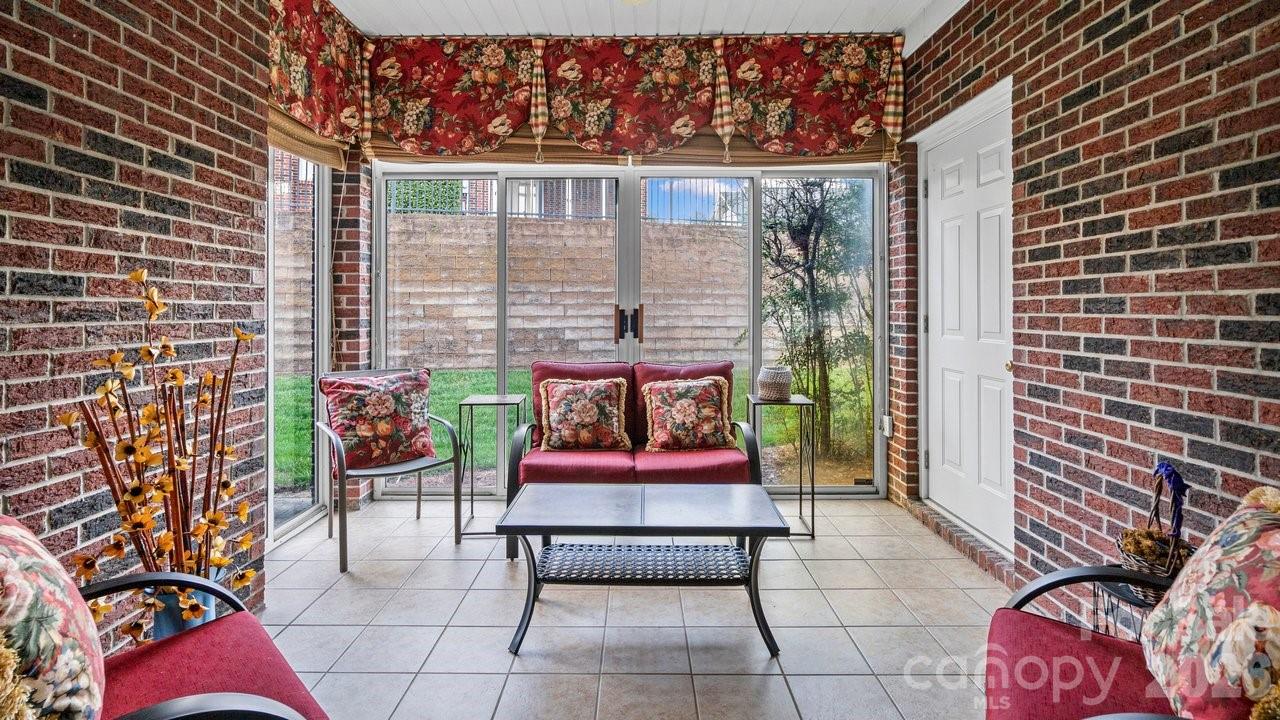Photo 10 of 2820 Summer Valley Court, Charlotte, NC