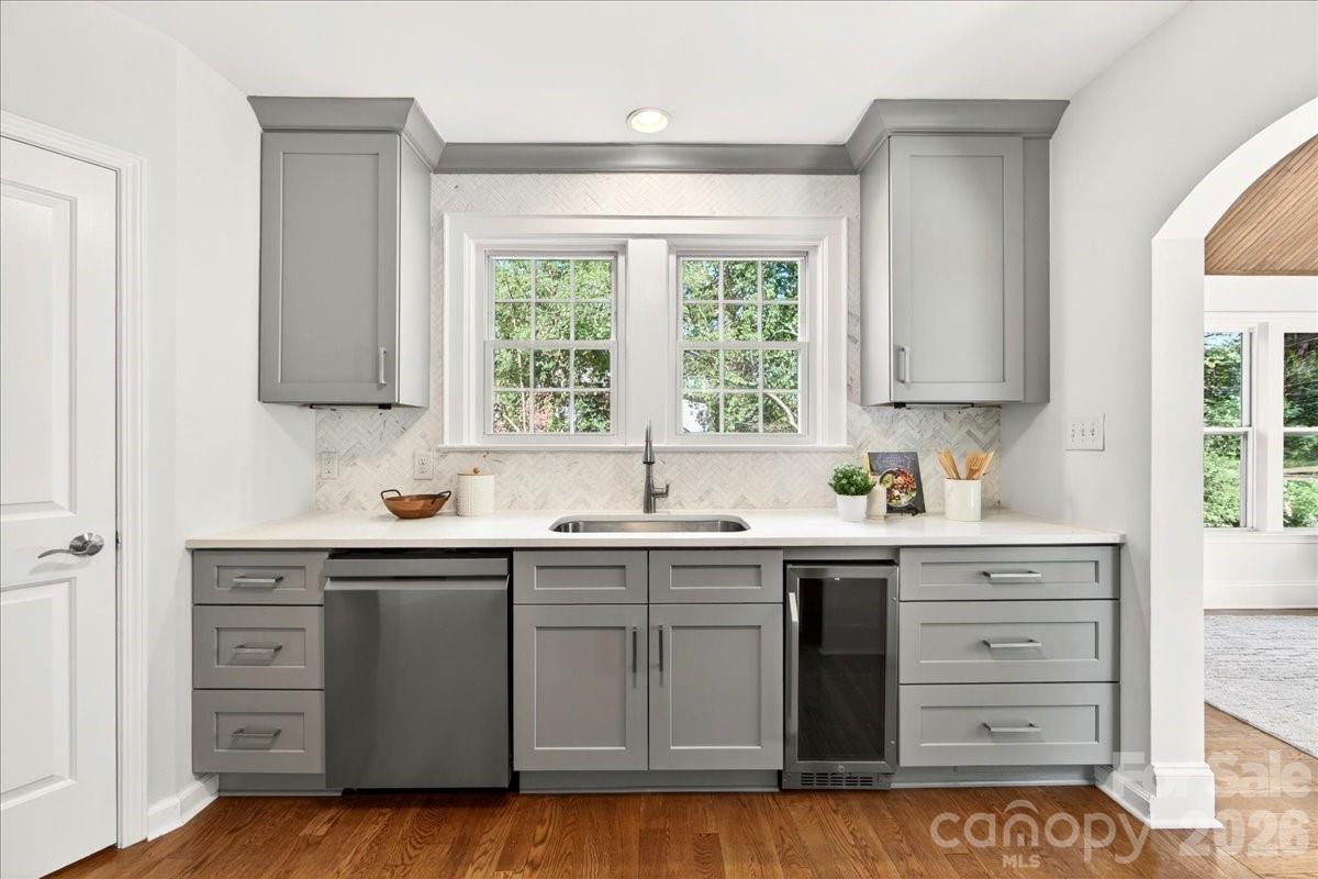Photo 15 of 1333 Woodland Drive, Charlotte, NC