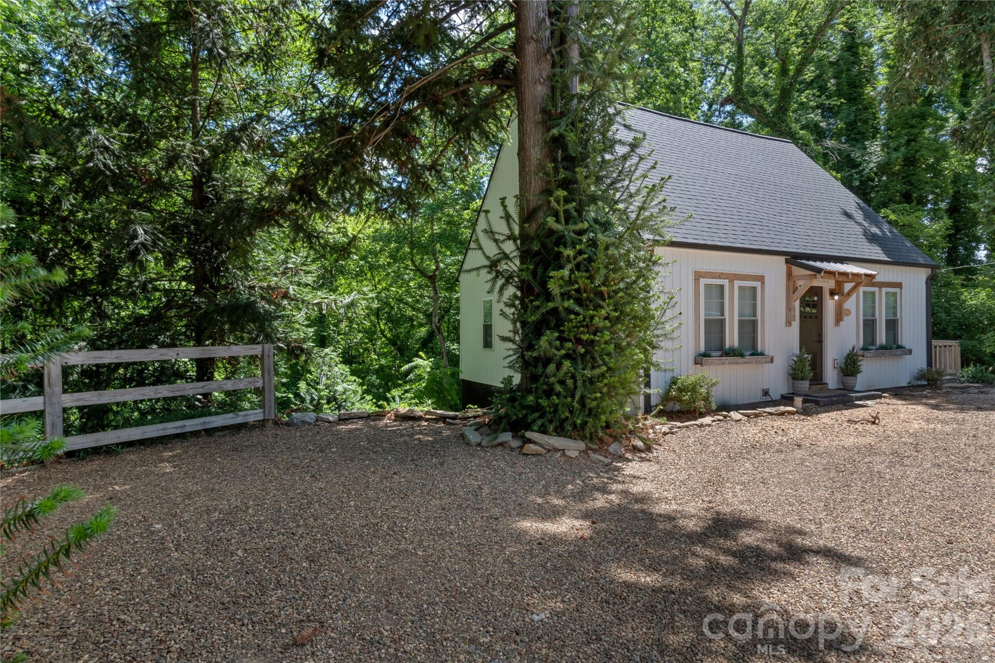 706 Elk Spur Street, Elkin, NC - photo 4 of 34