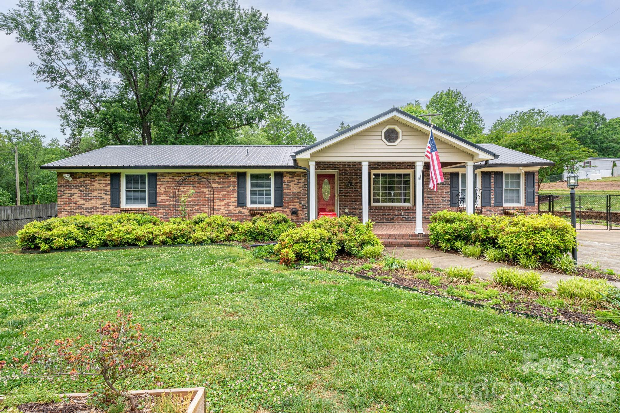 5519 Dallas High Shoals Highway, Dallas, NC - photo 1 of 38