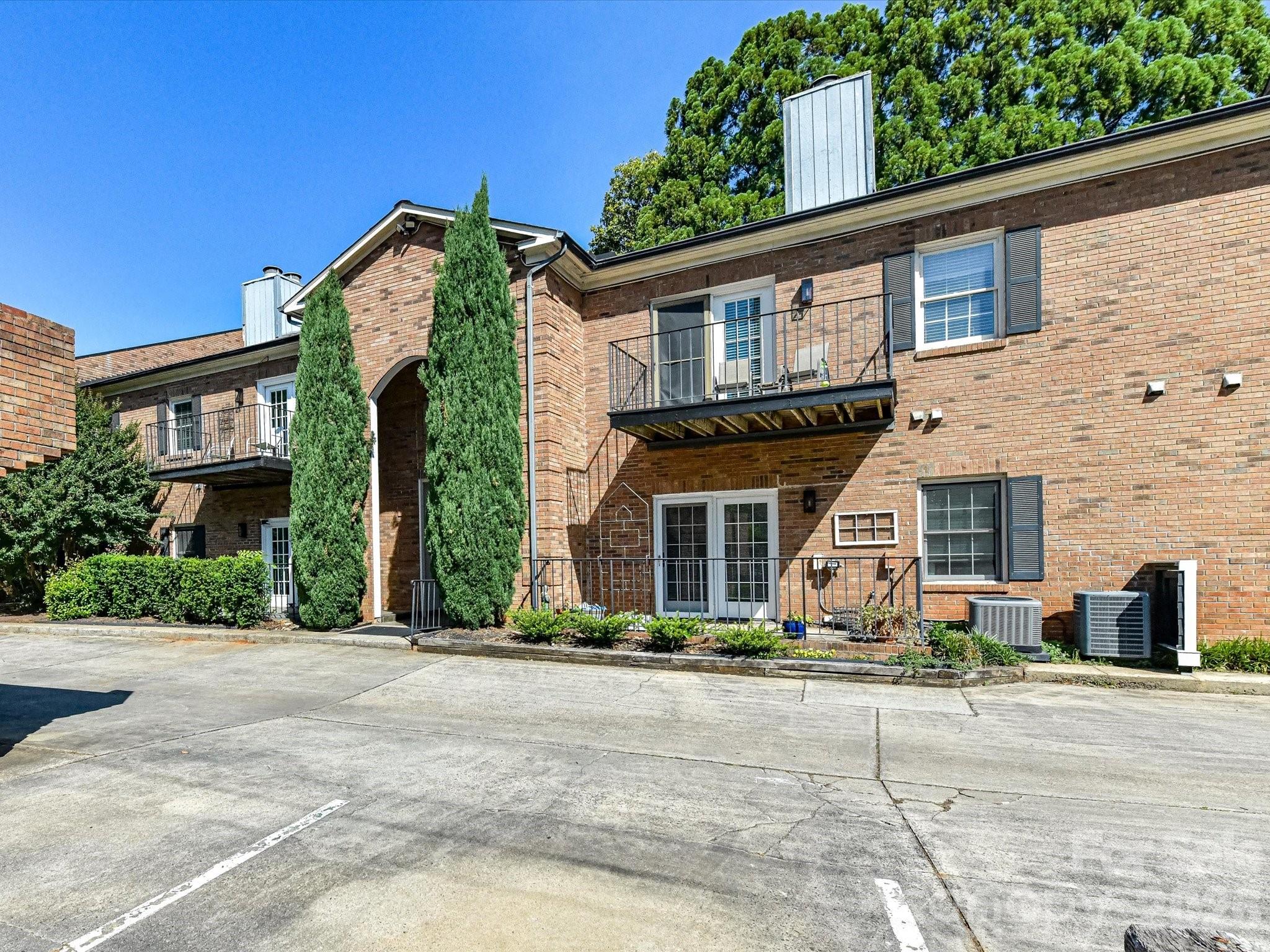Home for sale at 1014 Queens RoadD, Charlotte, NC — photo 1 of 32