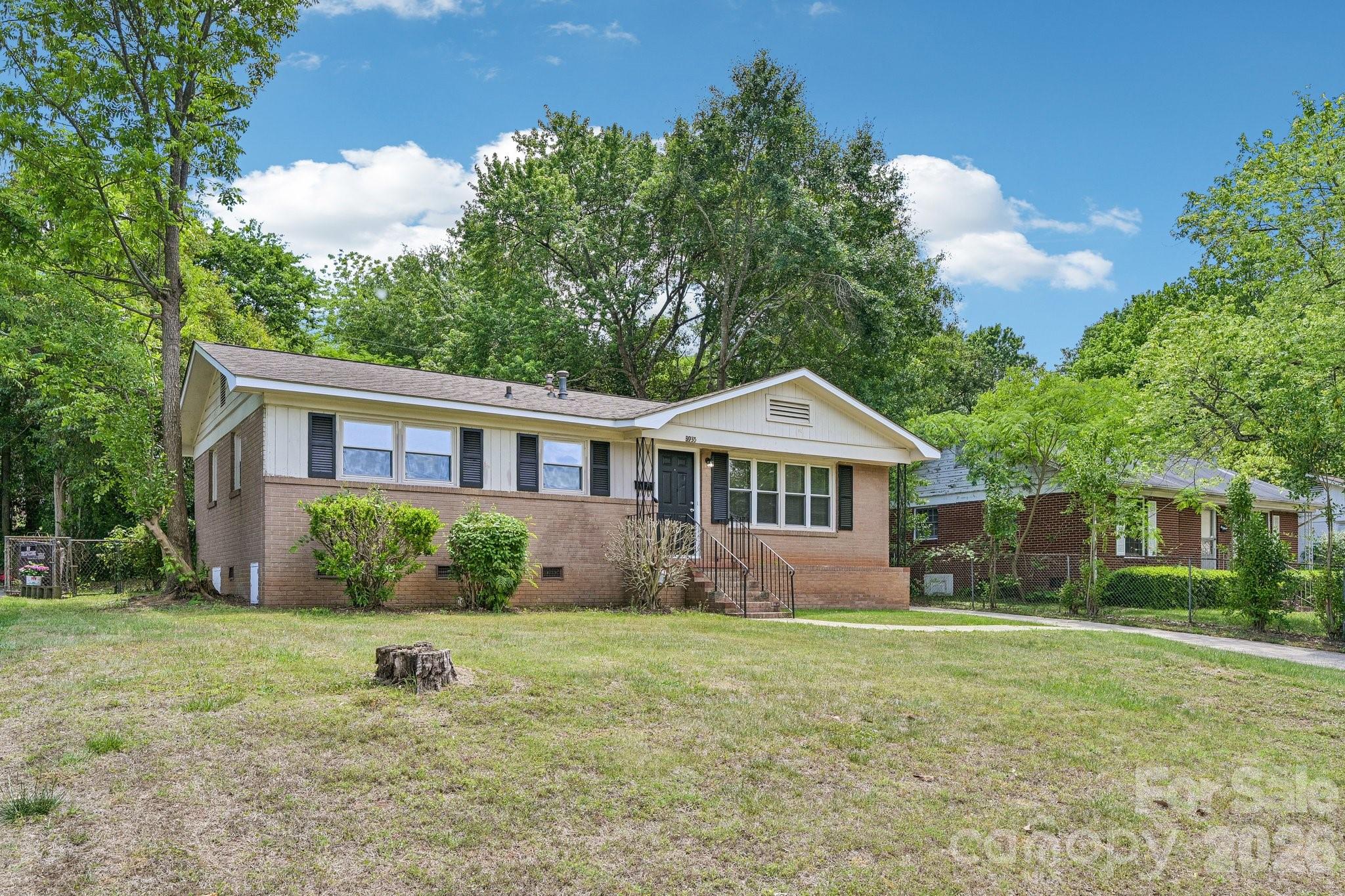 3935 Crestridge Drive, Charlotte, NC - photo 3 of 33