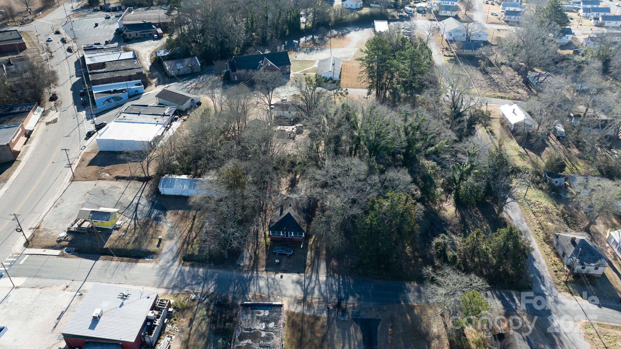 Photo 2 of 1 Catawba Avenue, Great Falls, SC