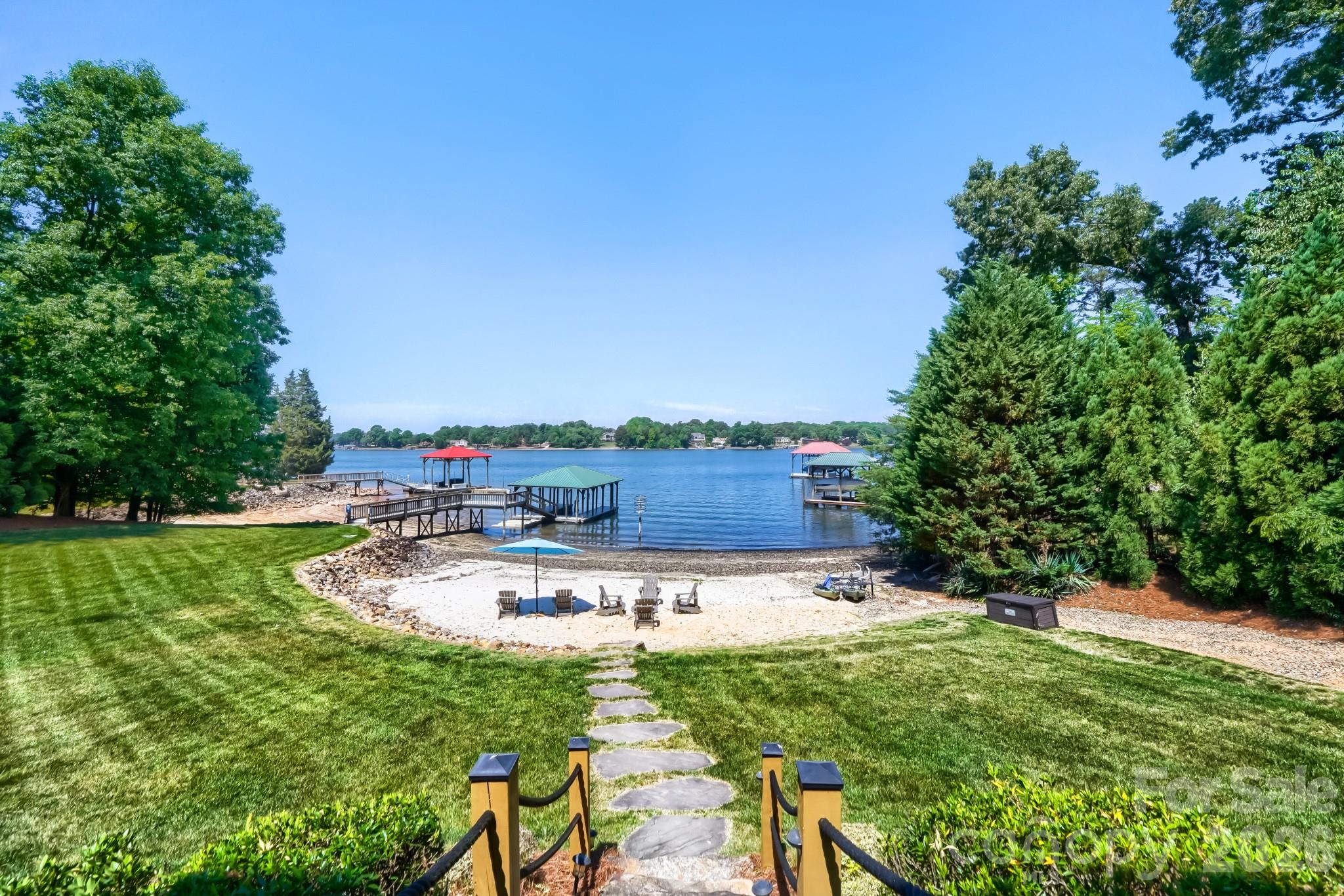 Photo 2 of 136 Bridlewood Drive, Mooresville, NC