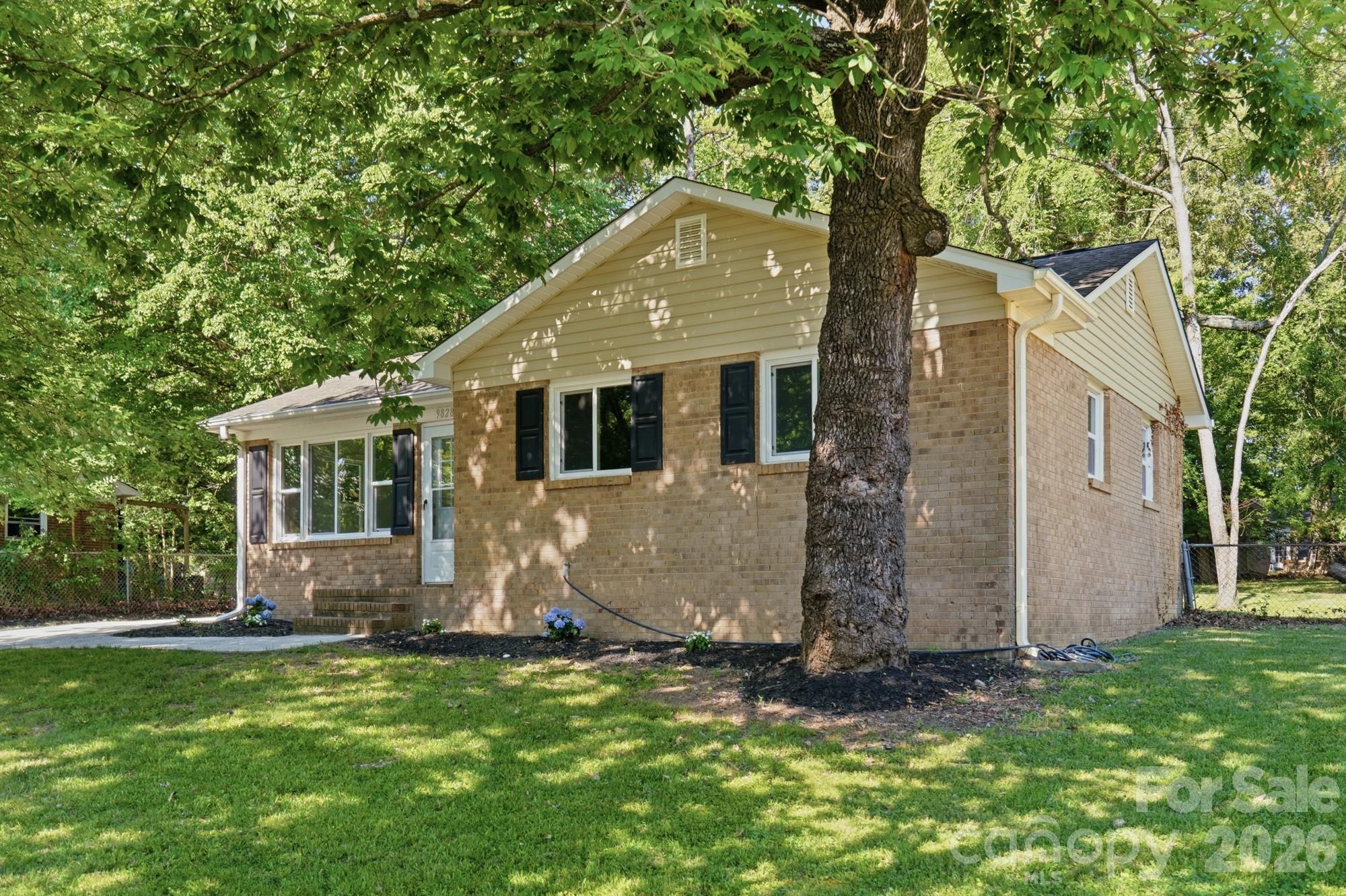 Photo 4 of 9828 Starwood Drive, Charlotte, NC