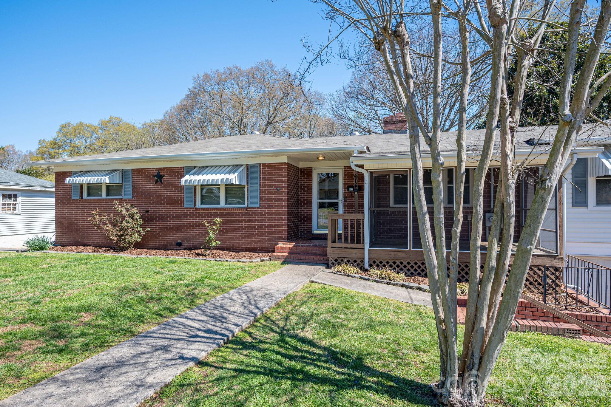 Photo 4 of 608 N State Street, Lincolnton, NC